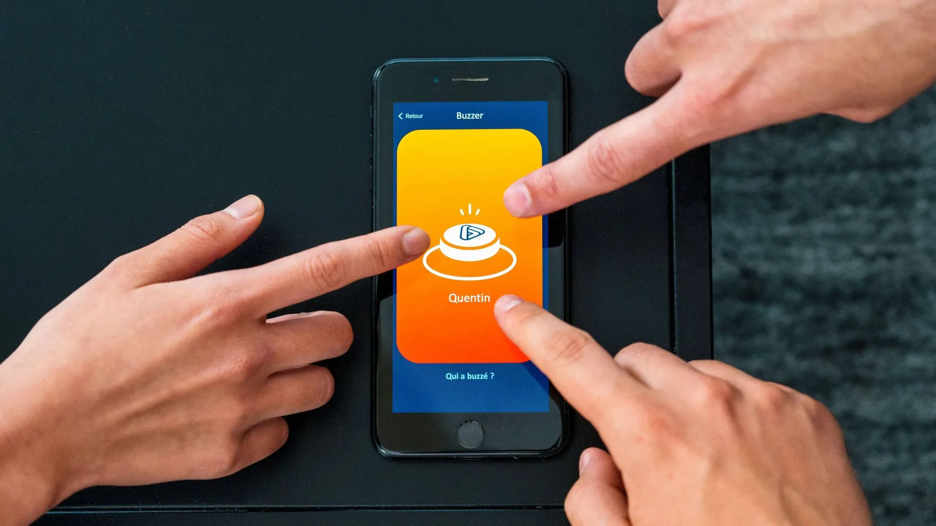 Le roi Philippe répond aux questions que les citoyens lui ont adressées ...