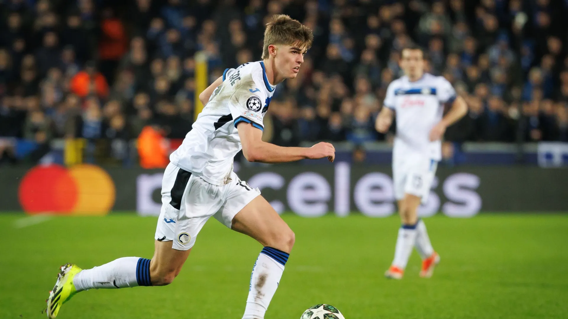 Qui revoilà : muet depuis 4 mois, Charles De Ketelaere s’offre un ...