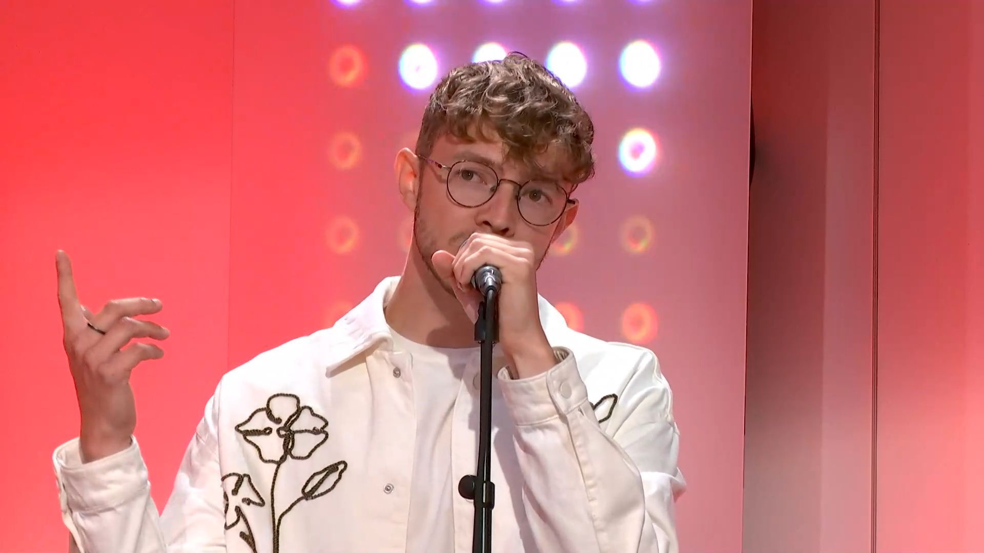 Samuel Najii interprète en live le titre de son idole Zazie, 'Je suis ...
