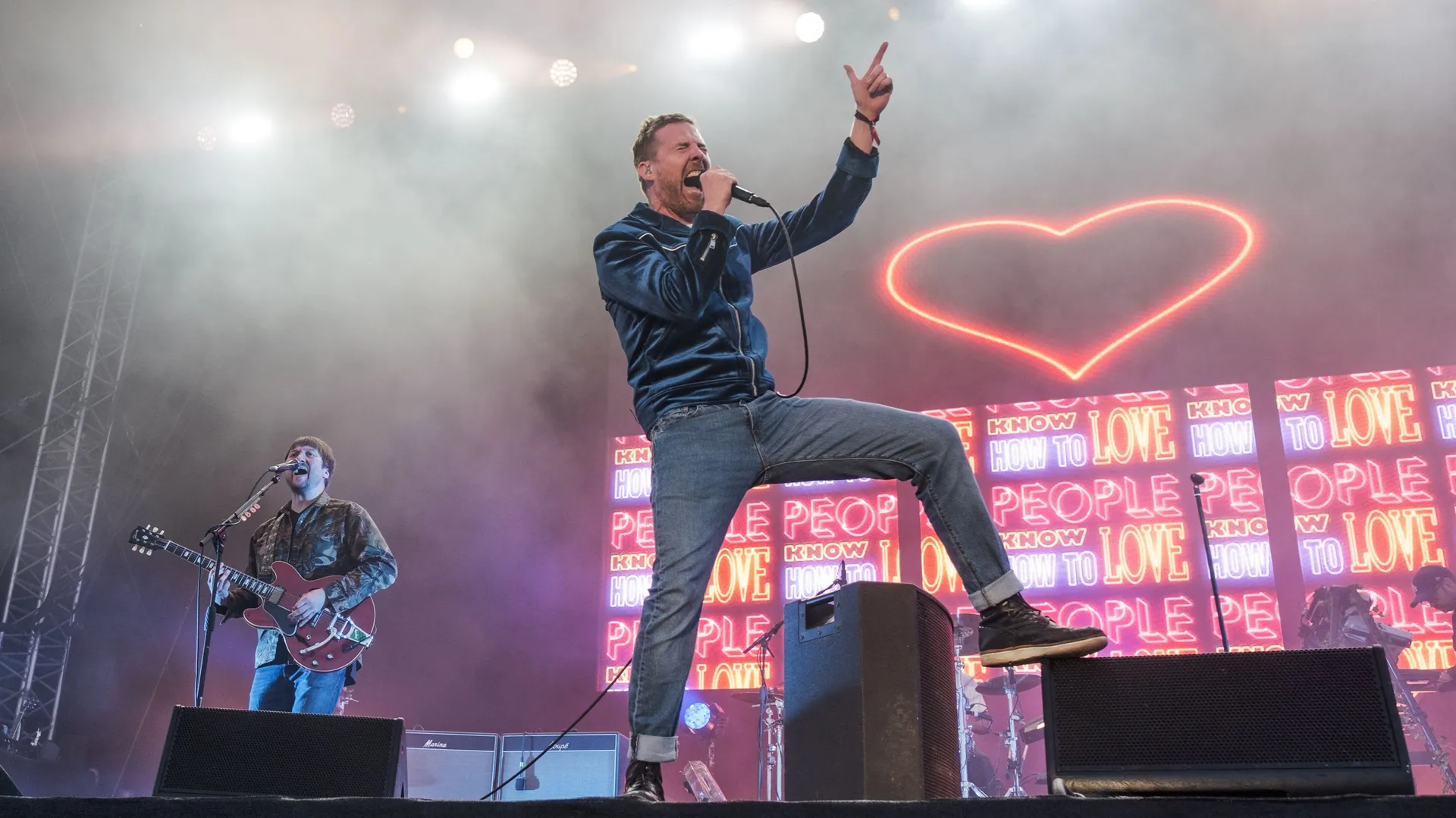 Kaiser Chiefs : 'Oasis sont comme ces personnes à l'école qu'il faut éviter' - RTBF Actus