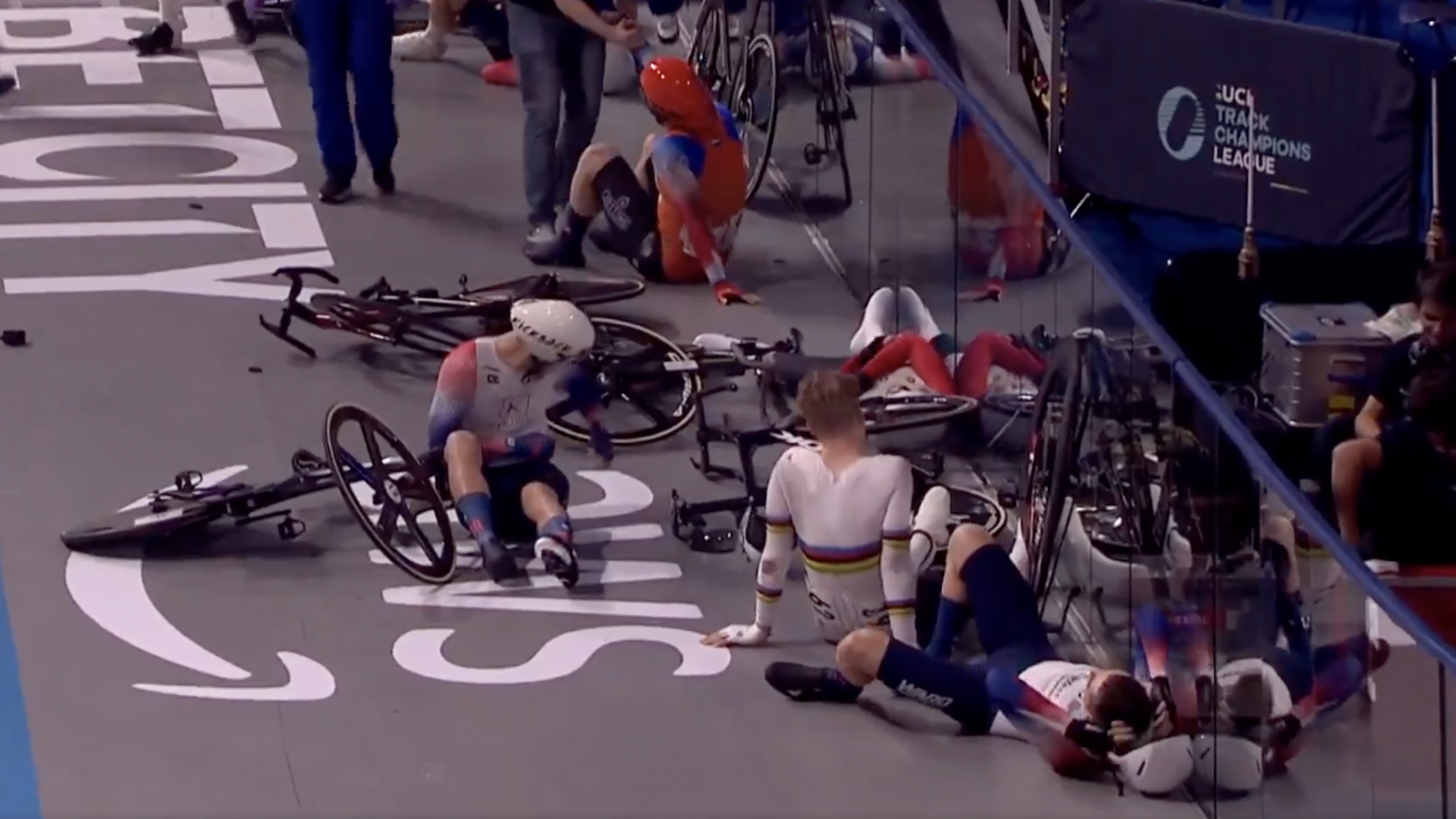 Une énorme chute marque la Ligue des champions de cyclisme sur piste ...
