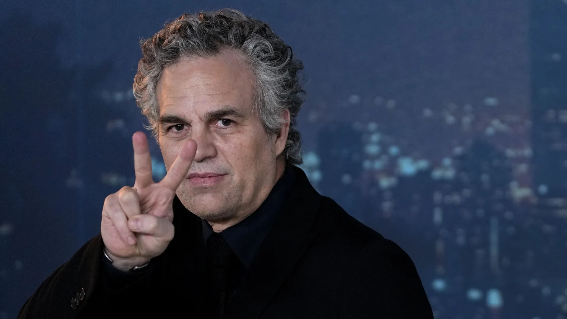Javier Bardem, Ken Loach et Mark Ruffalo s'opposent à Vincent Bolloré ...