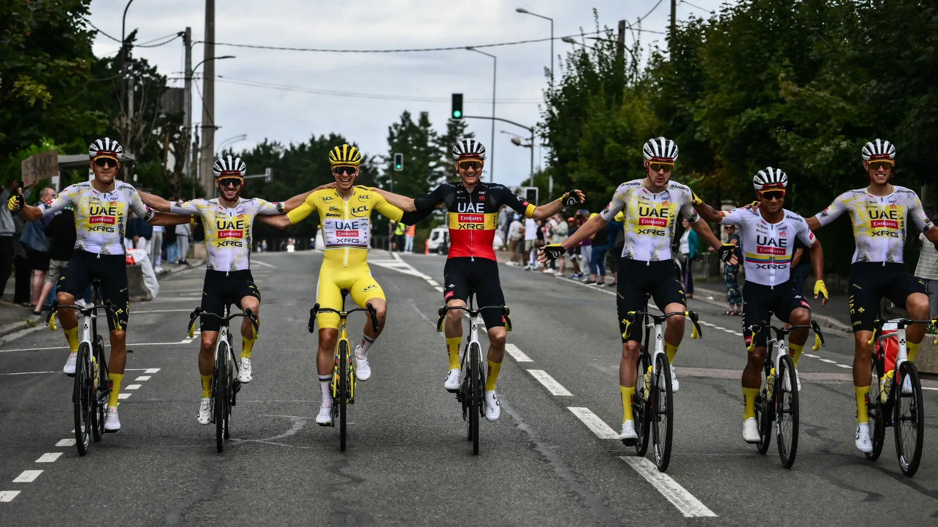 Le record de HTC effacé : l'armada UAE Team Emirates atteint les 86 ...