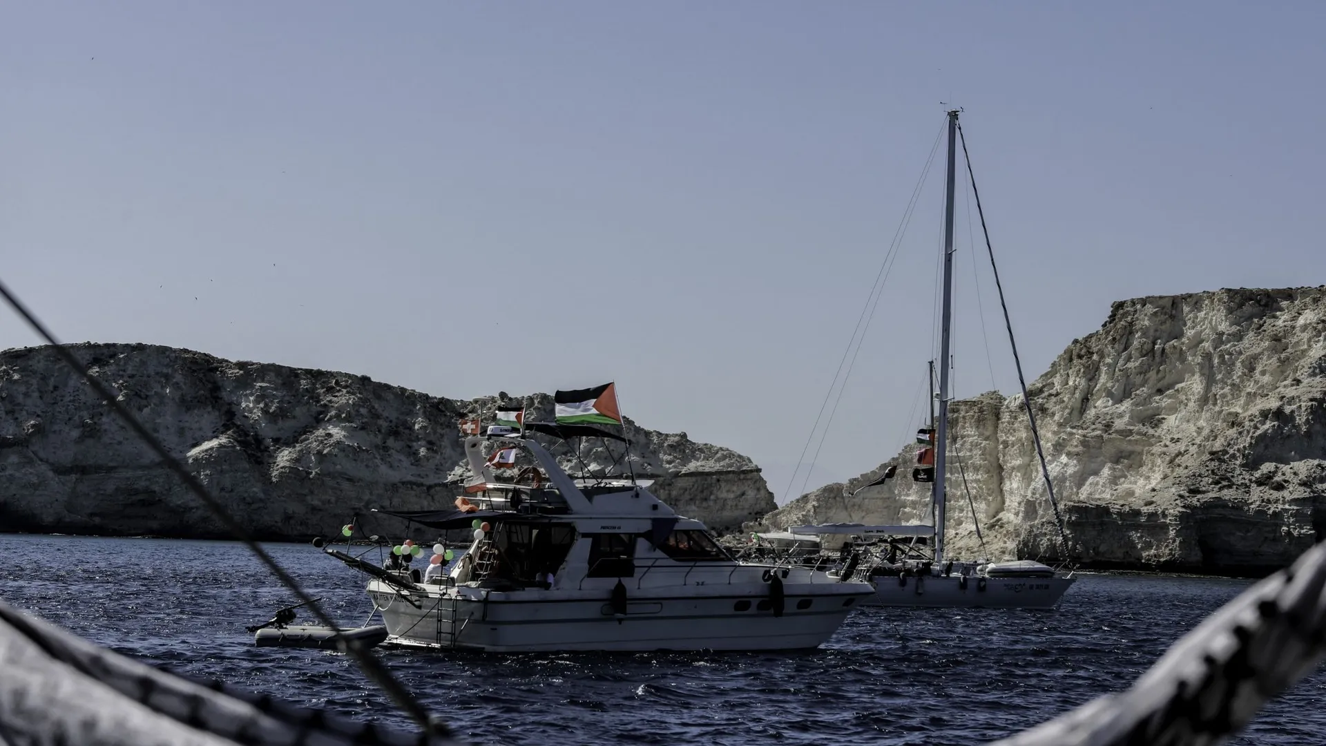 Interception de la flottille humanitaire par l'armée israélienne, '30 ...