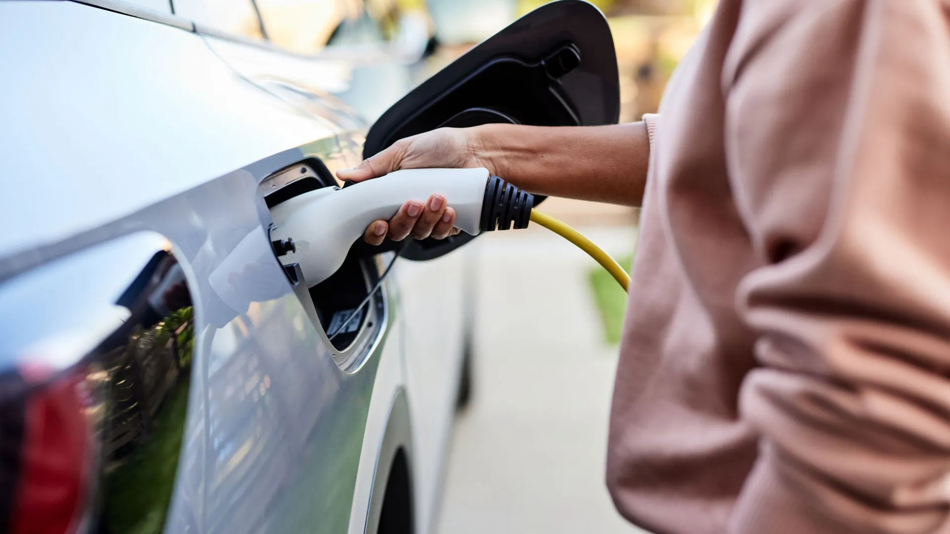 Débat : peut-on se fier aux batteries des voitures électriques ? - RTBF ...