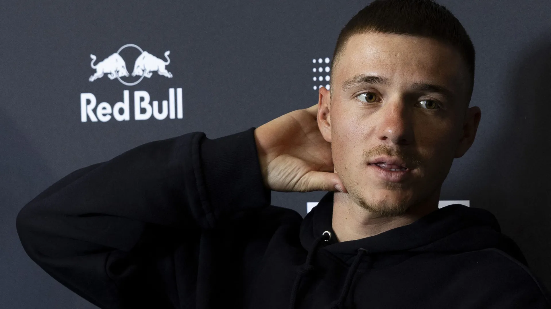 Qui est 'Ren', ce jeune artiste qui bouleverse internet et ouvre le ...