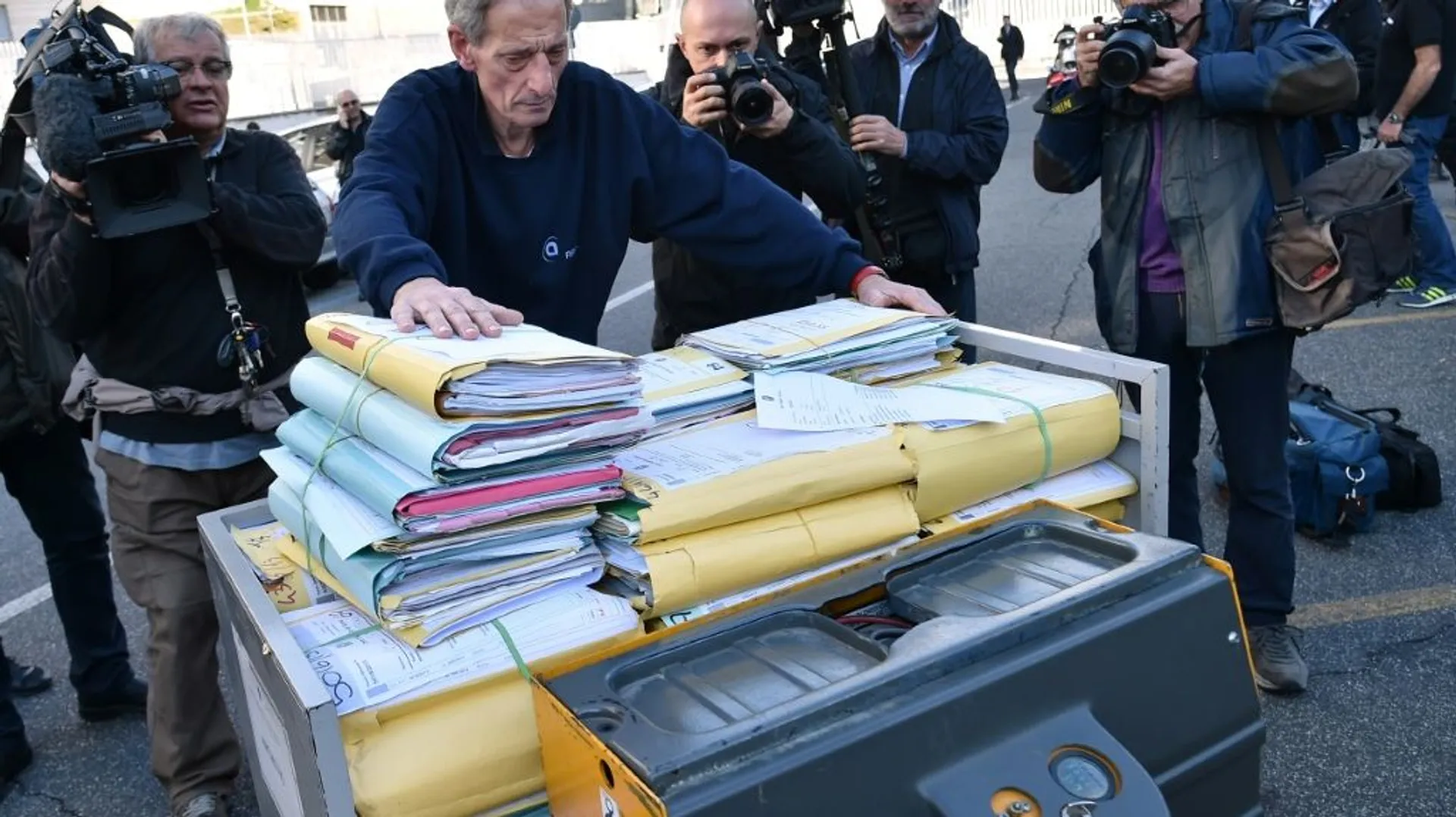 Vingt-cinq ans après Mani Pulite, l'Italie peine à endiguer la ...