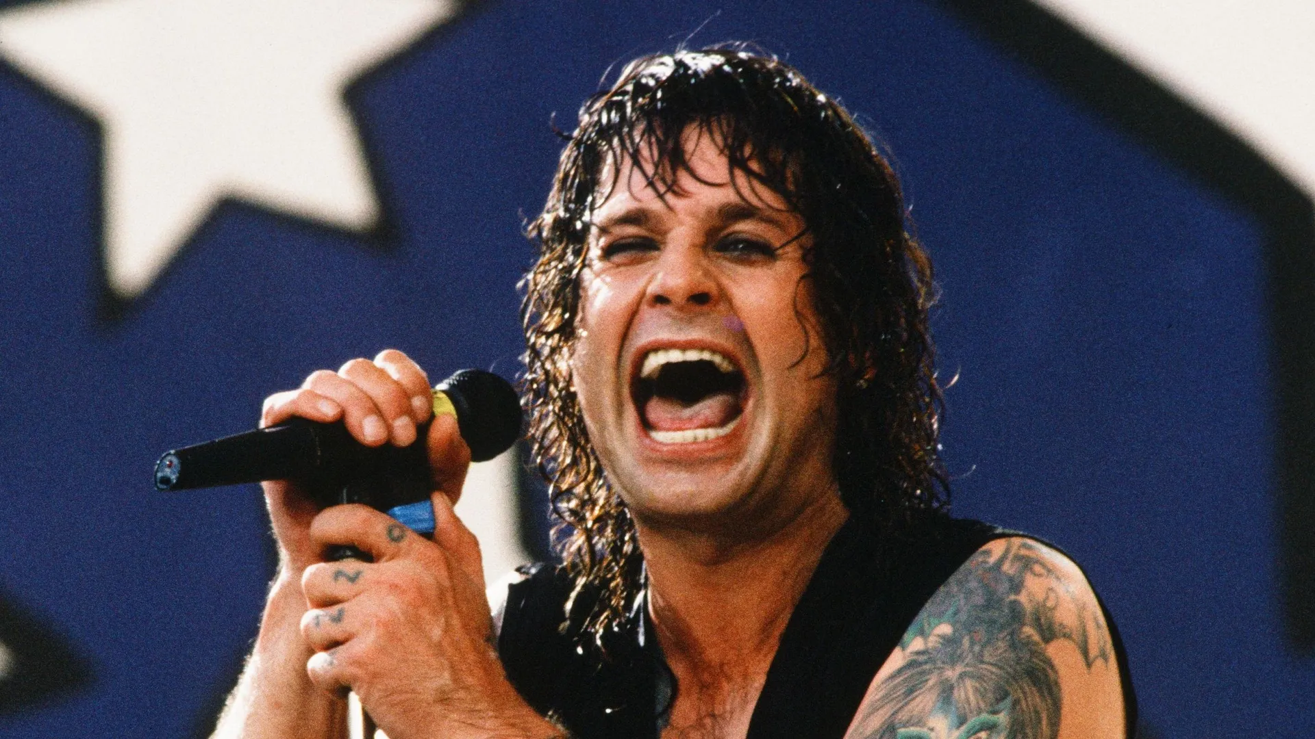 Robbie Williams et les musiciens d'Ozzy Osbourne réunis pour un hommage ...