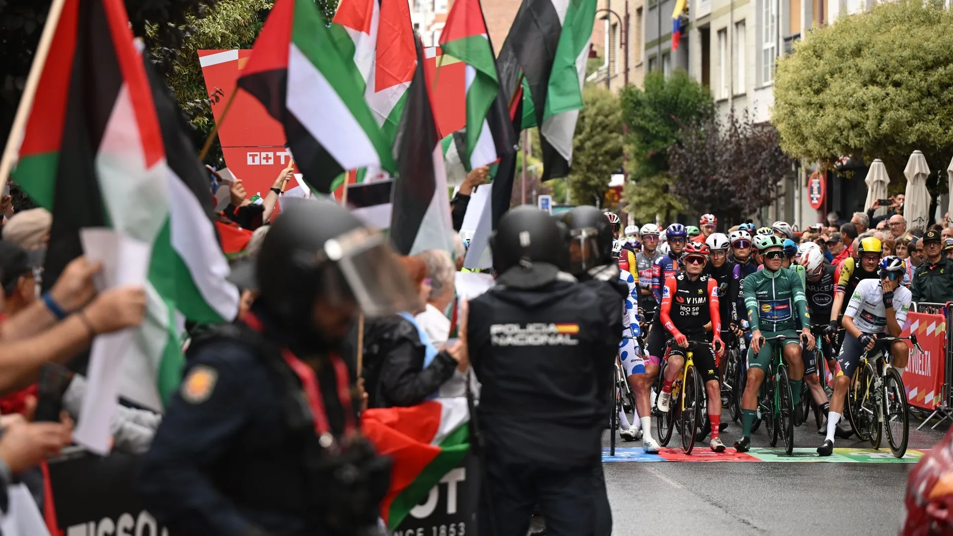 Vuelta, 6e étape : Jay Vine s’impose en solitaire en Andorre, Torsten ...