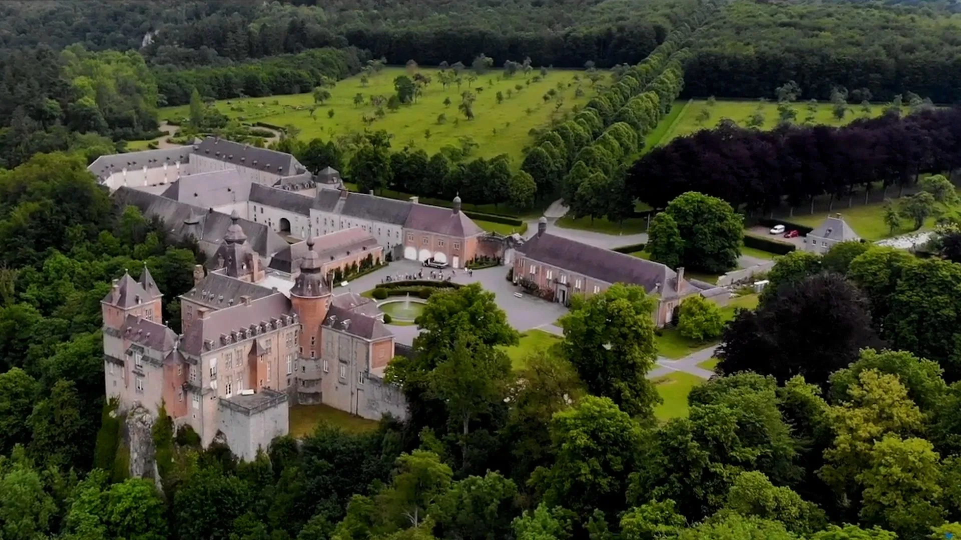 Le château de Modave : joyau du patrimoine, trésor hydraulique et lieu ...