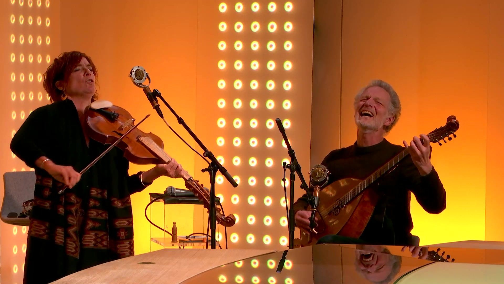 Acoustique | Aurélie Dorzée & Tom Theuns dans Le Monde est un Village ...