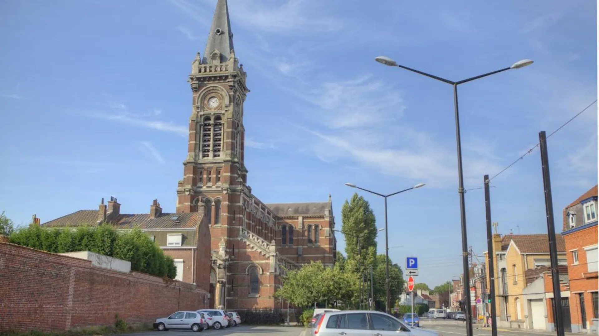 TikTok transforme leur maison en “lieu hanté” : un buzz qui vire au cauchemar - RTBF Actus