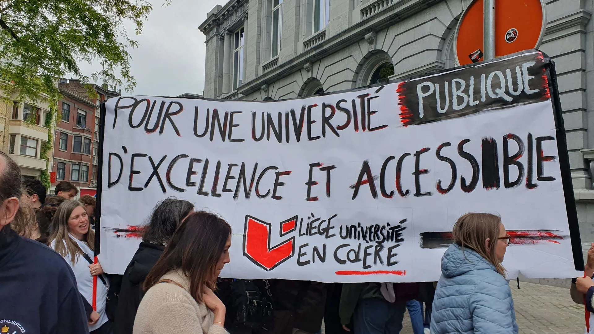 40% de pension en moins, un minerval à 4500 euros ... le personnel de l'ULiège a manifesté sa ...