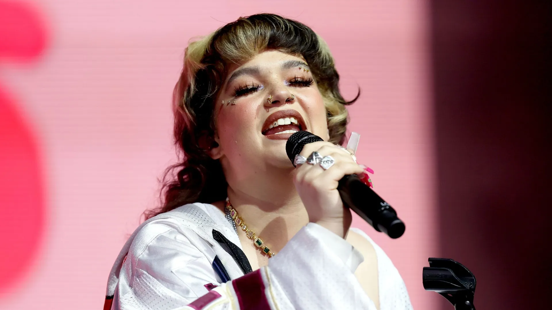 Bientôt un nouvel album pour Lola Young : 'une ode à l’auto-sabotage' - RTBF Actus