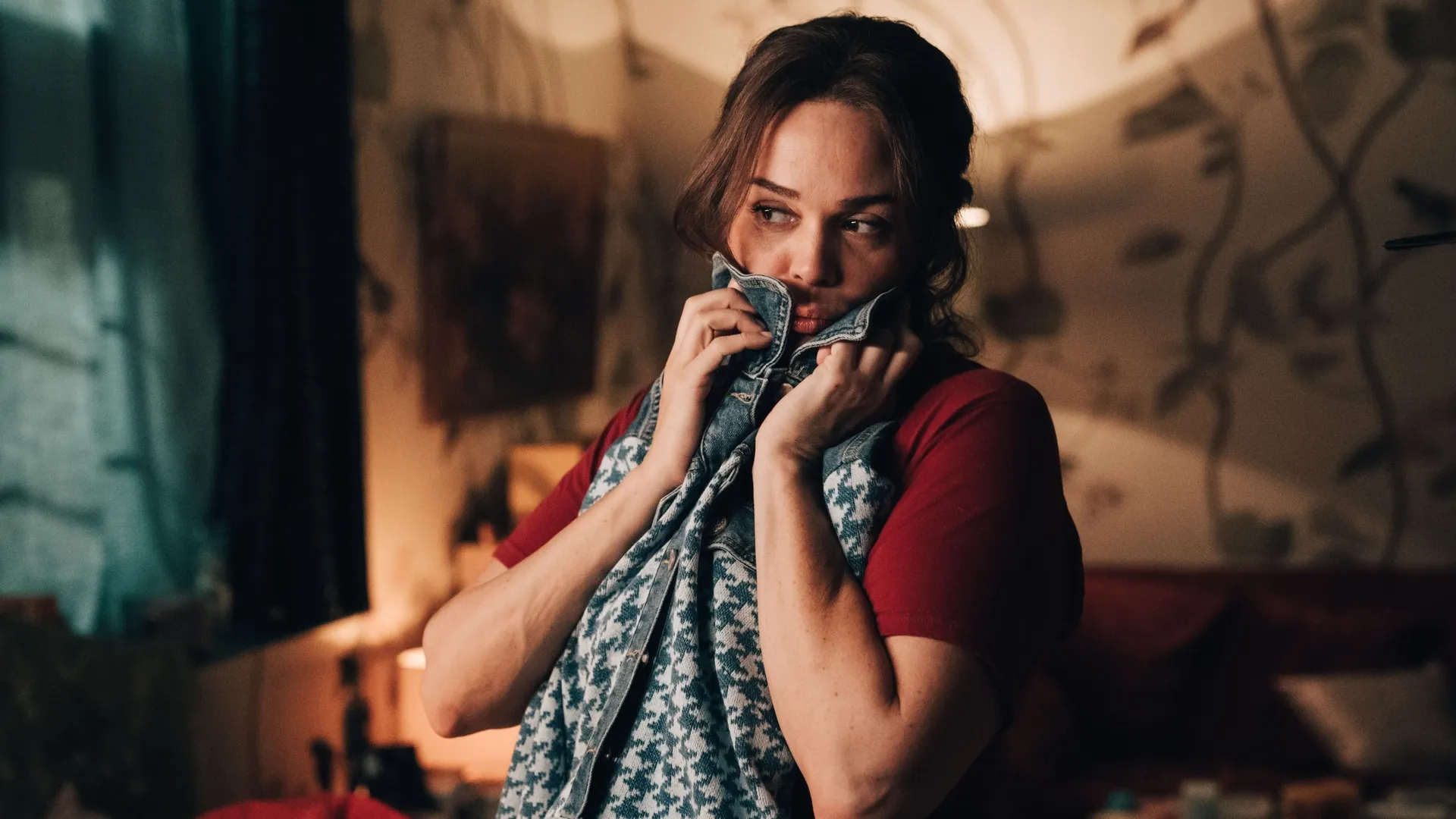 Trois choses à savoir sur Lola Dewaere, héroïne de la série 'Mademoiselle Holmes' - RTBF Actus