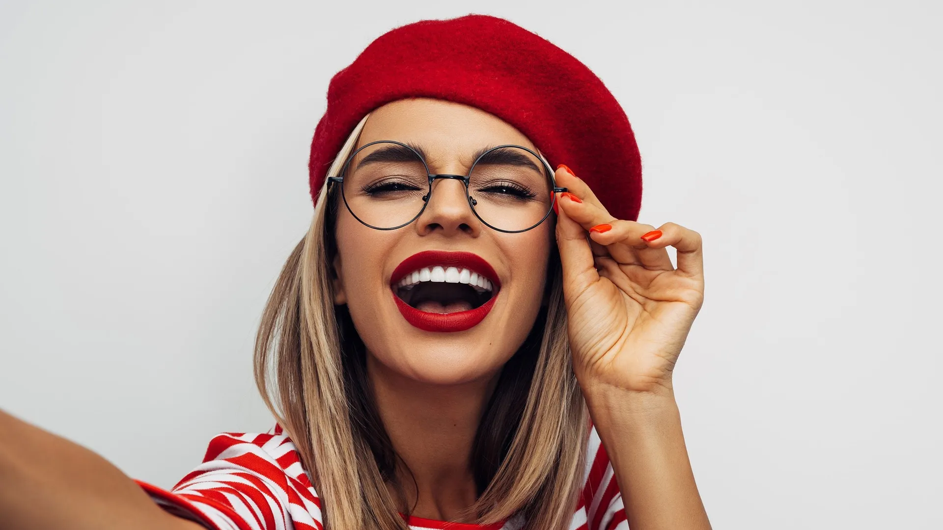Le chic à la française, un style qui fait mouche sur TikTok - RTBF Actus