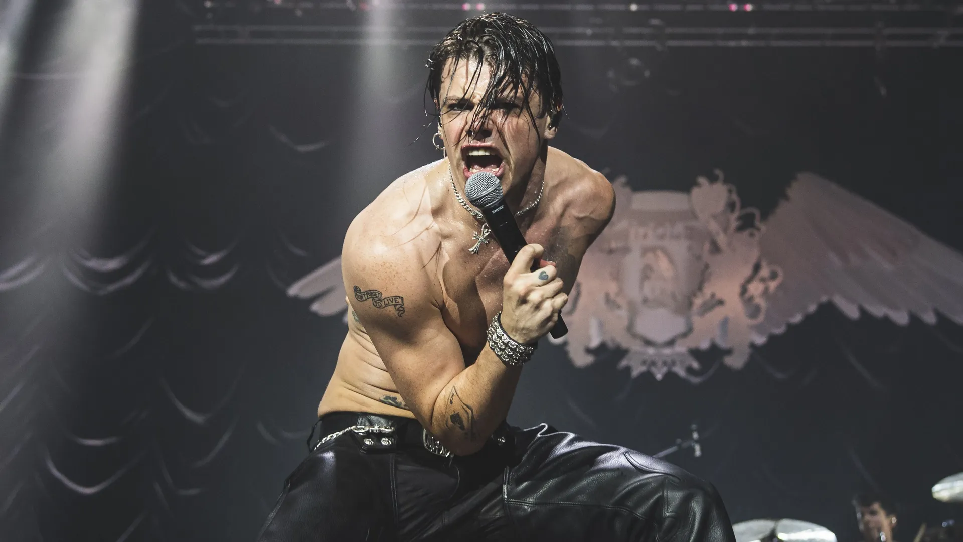 Robbie Williams bat le record des Beatles avec son 16e album n°1 ...