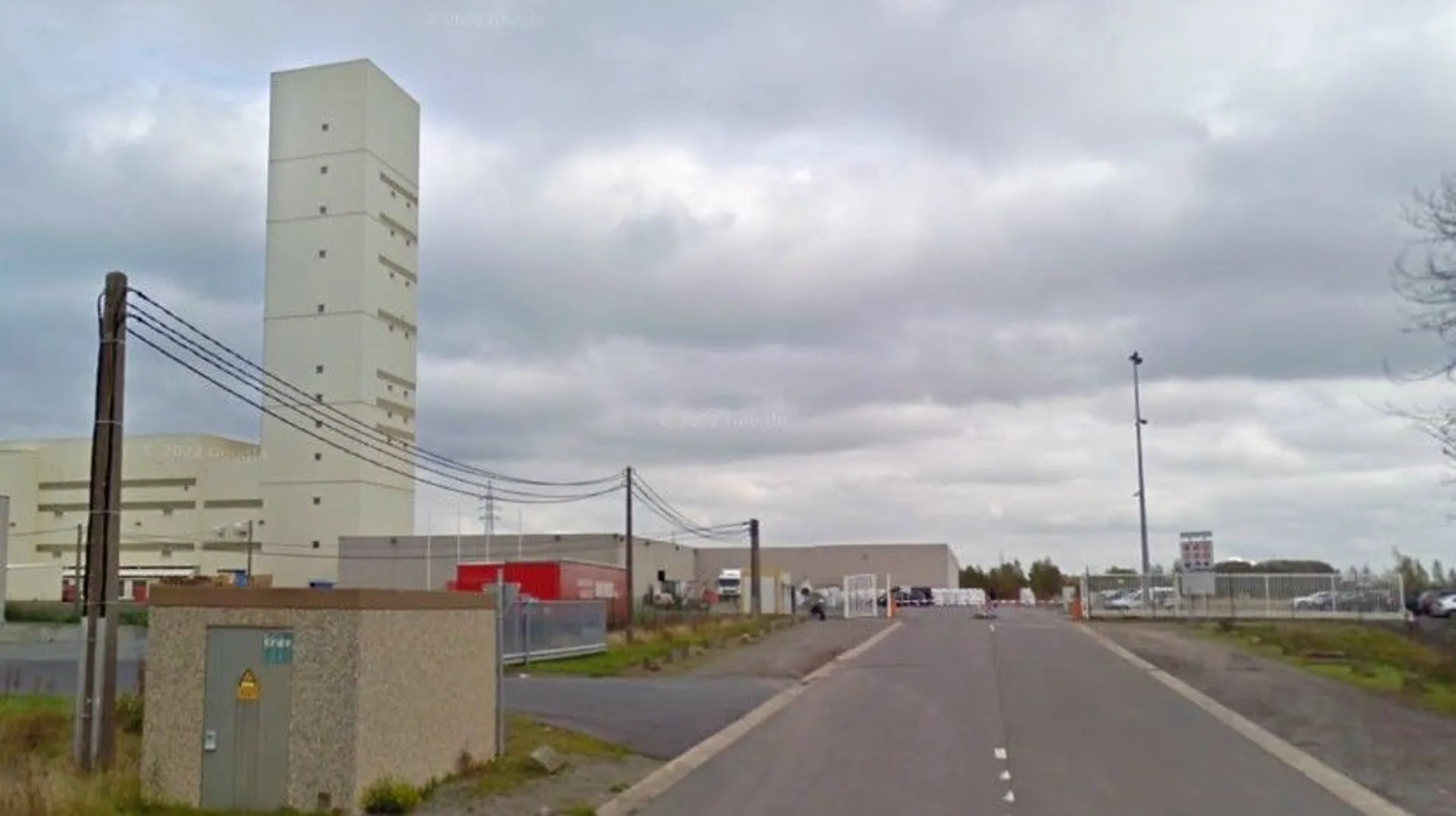 Gosselies : les travailleurs d’ORES bloquent le siège administratif ...