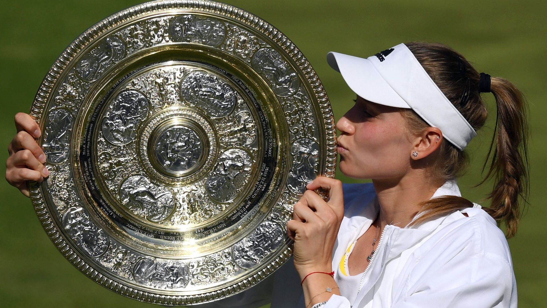 Rybakina, lauréate de Wimbledon, estime 'injuste' la décision de ne pas ...