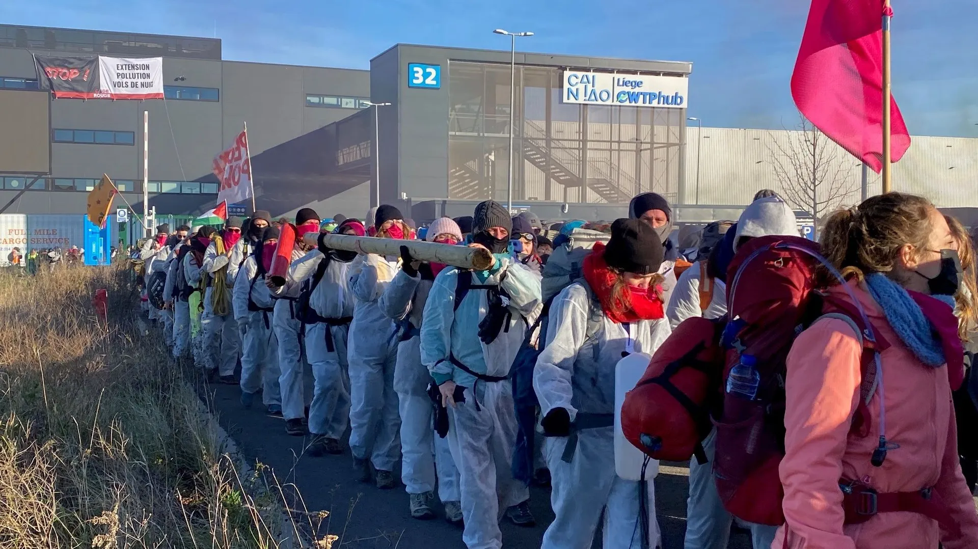 Les activistes de Code Rouge ont quitté l'aéroport de Liège après une ...