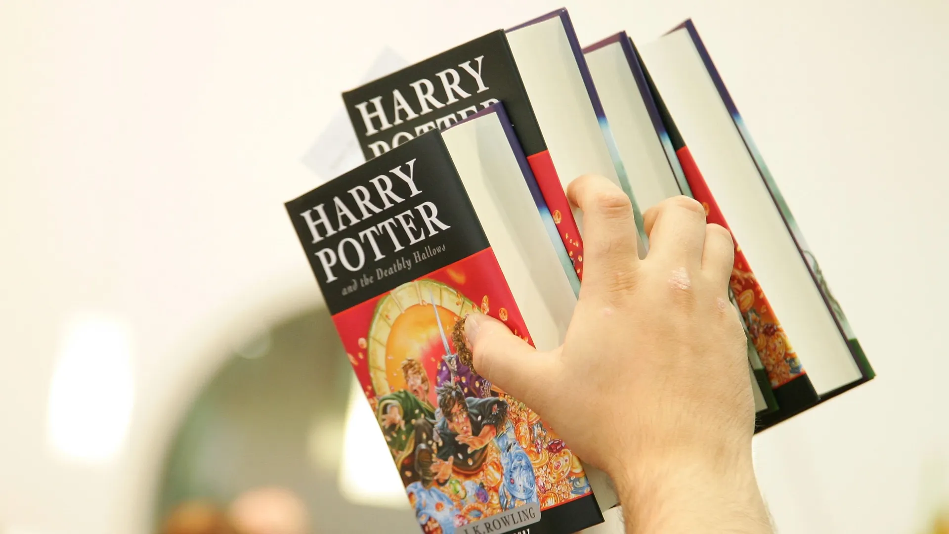 Avada Kedavra, on sait enfin pourquoi la cicatrice d’Harry Potter ...