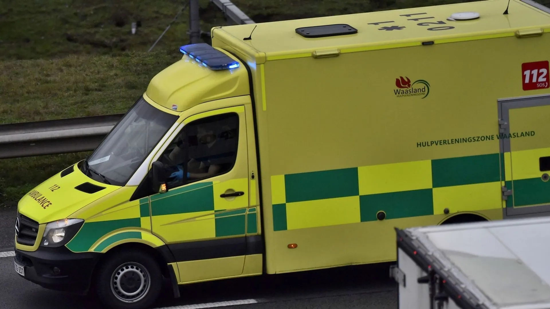 Un cycliste de 75 ans perd la vie dans un accident avec un bus De Lijn à Lichtervelde - RTBF Actus