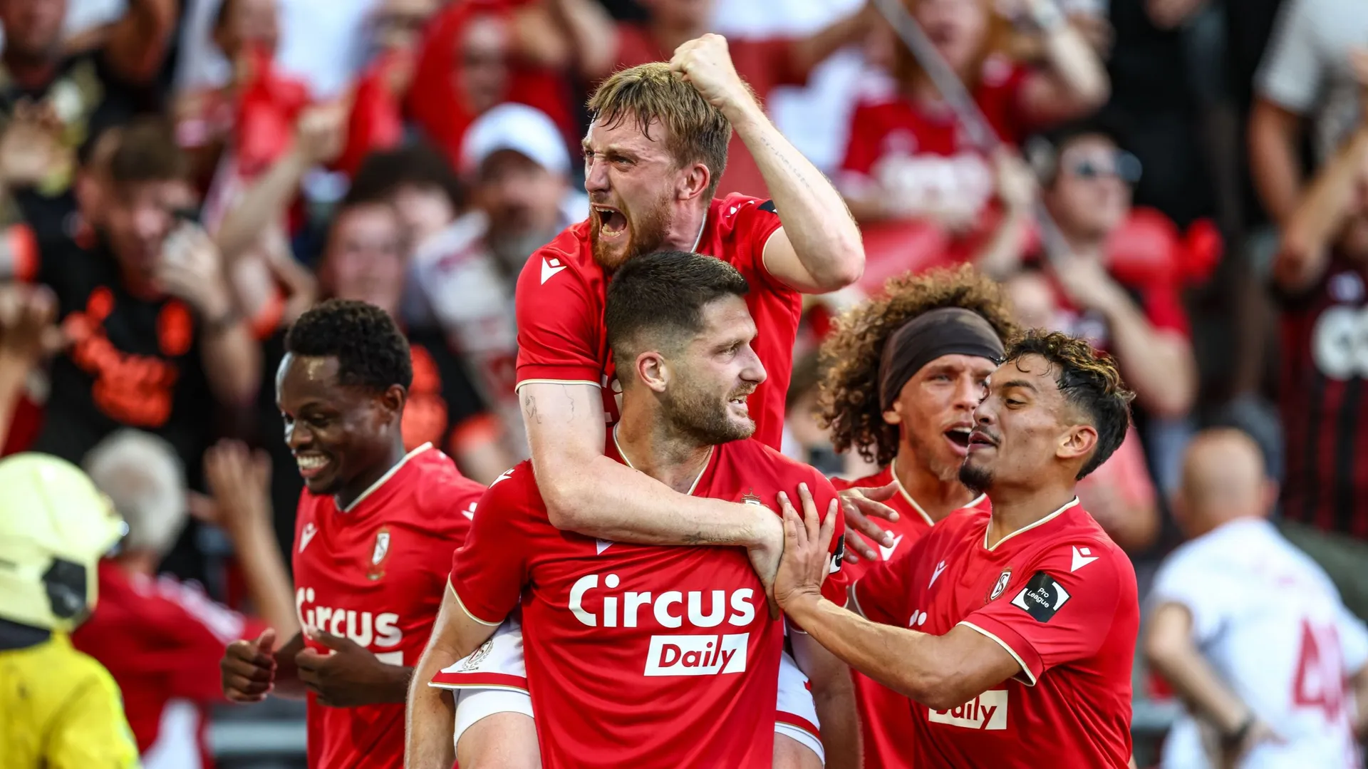 Le Standard bat Genk et confirme son bon début de saison, Sclessin ...
