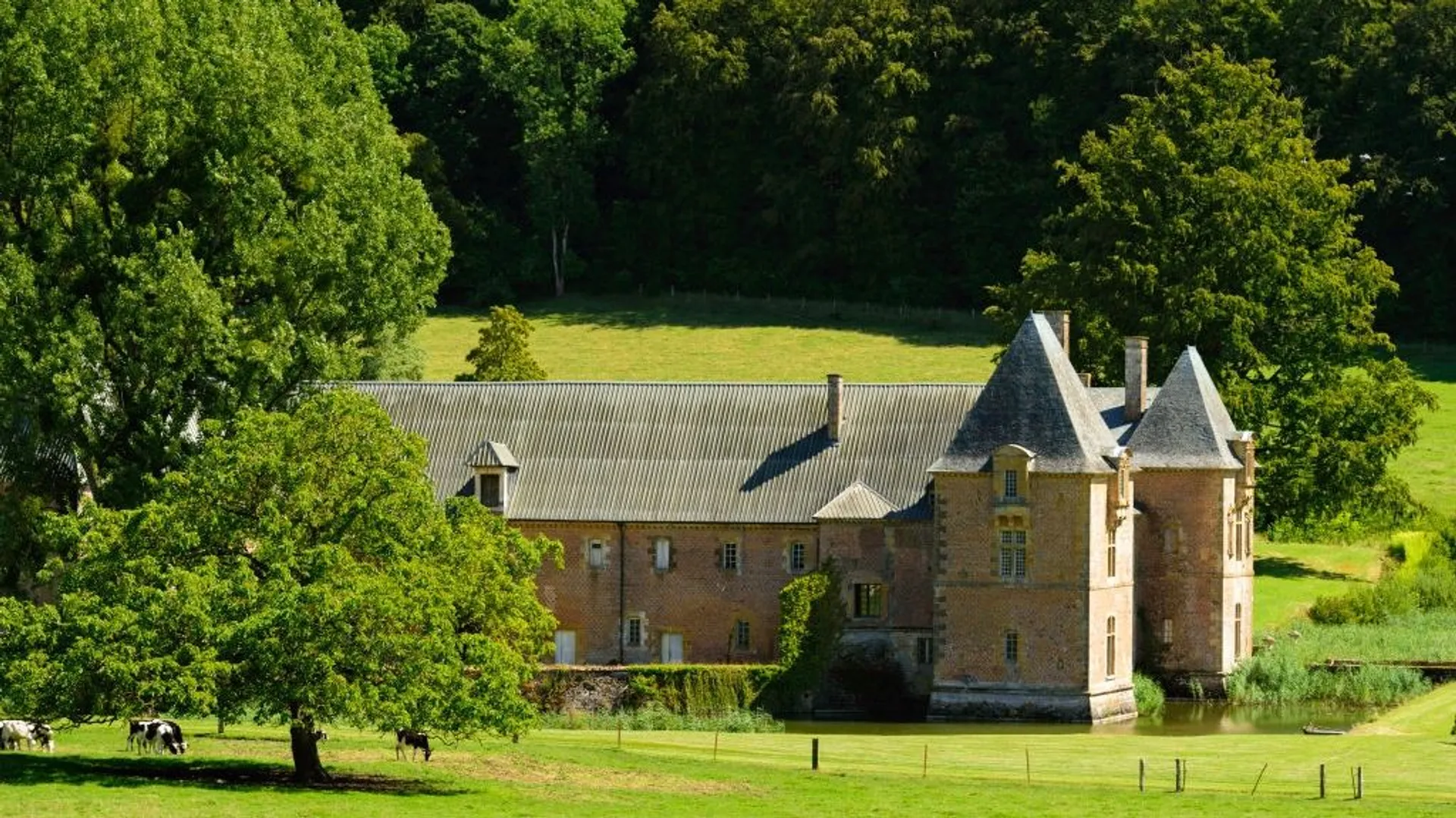 France : l'ancien monastère classé de la chartreuse du Mont-Dieu, dans ...