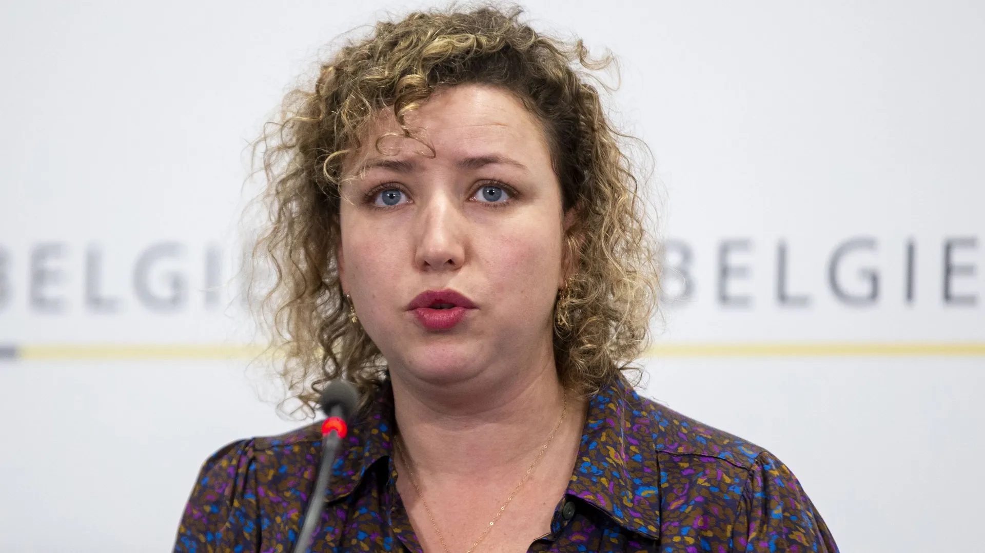 La secrétaire d’Etat Sarah Schlitz (Ecolo) démissionne : 'La polémique ...