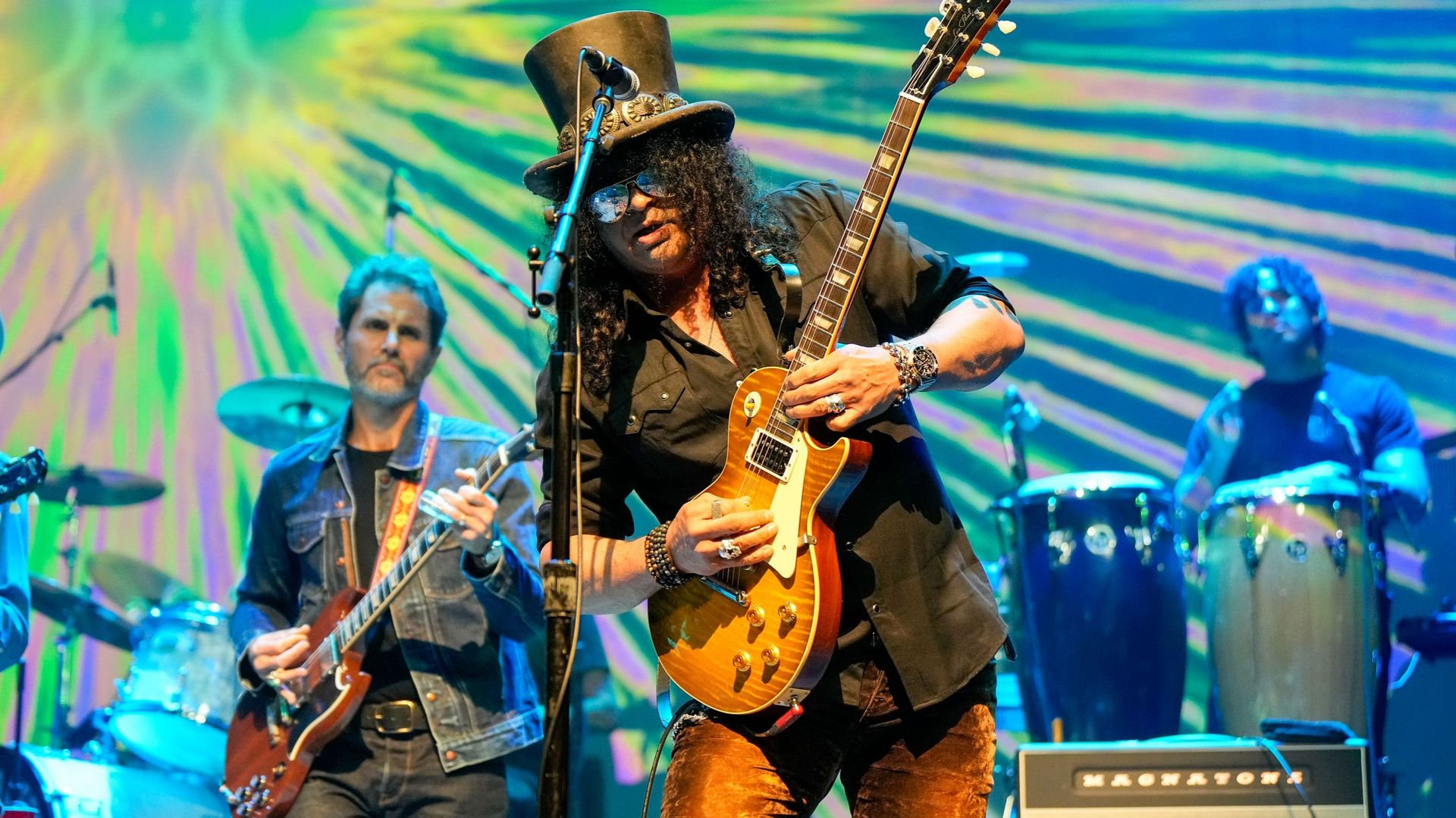 Slash plonge dans le blues avec un album live et un film du S.E.R.P.E.N ...