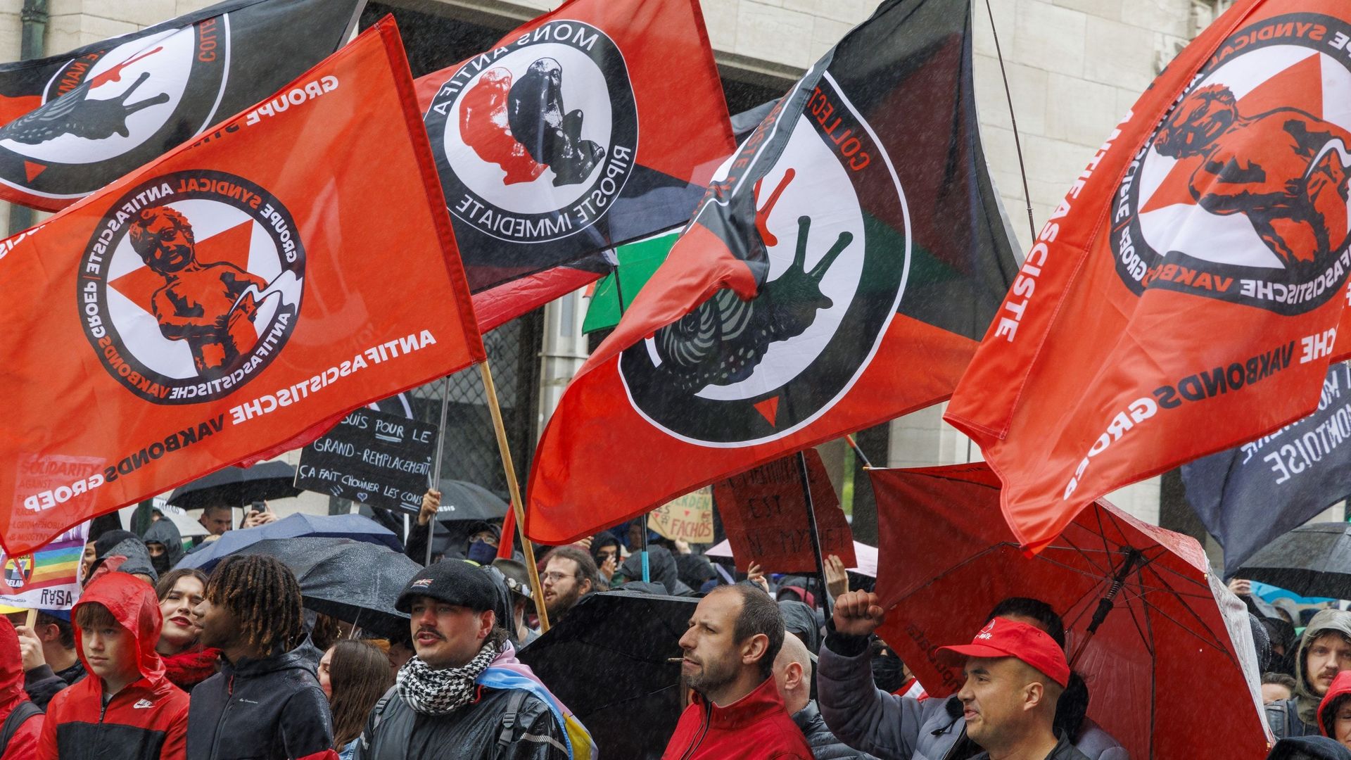 Qui sont les Antifas ? Que font-ils ? Contre quoi et contre qui se ...
