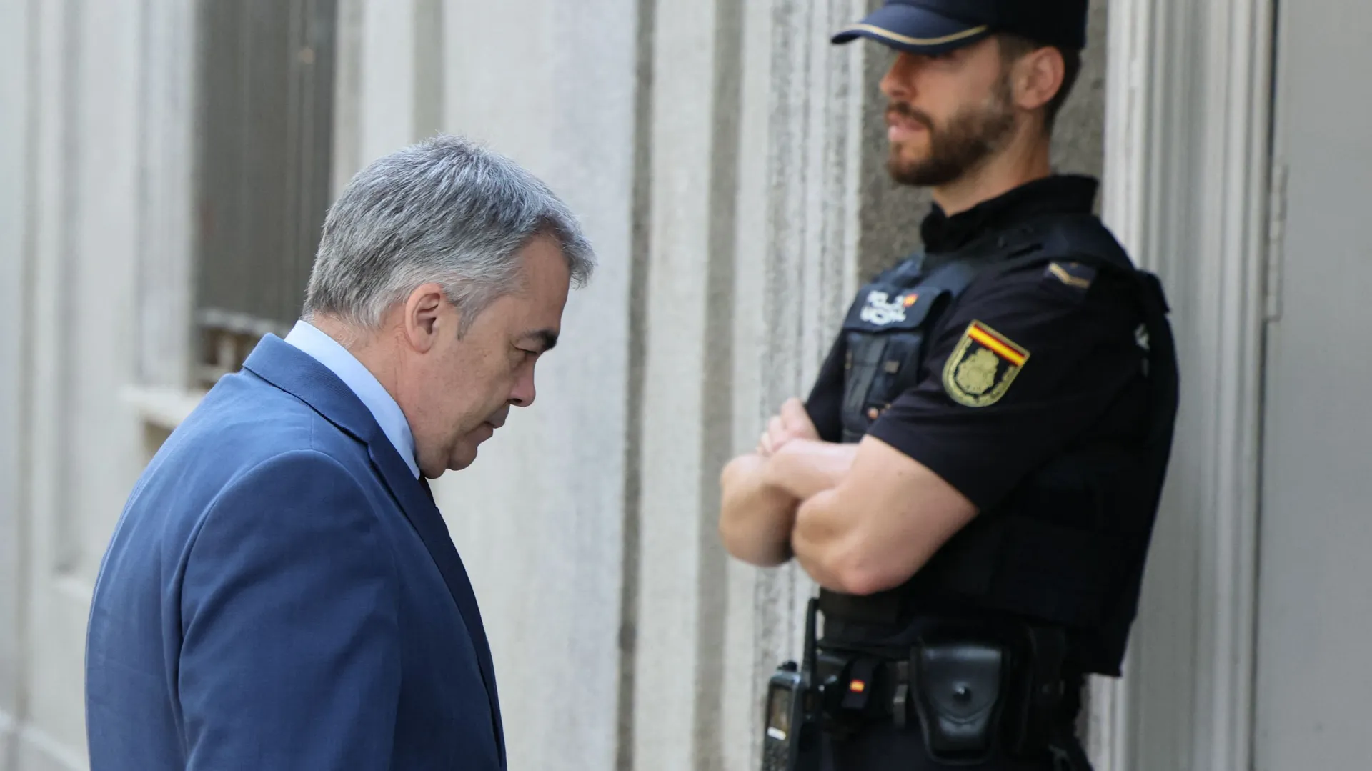 Scandales de CV falsifiés : des élus espagnols poussés à la démission ...