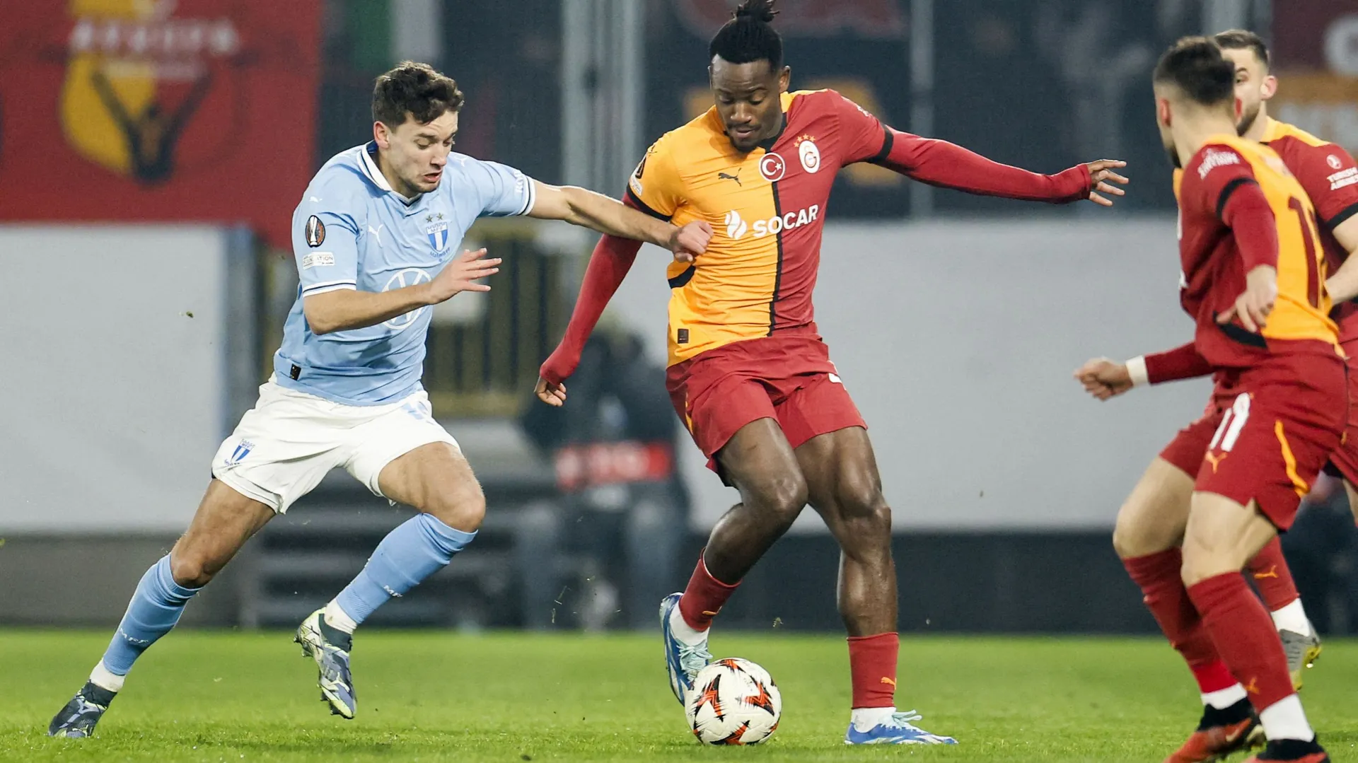 Scène incroyable en Turquie : mécontents d’une décision arbitrale, les ...