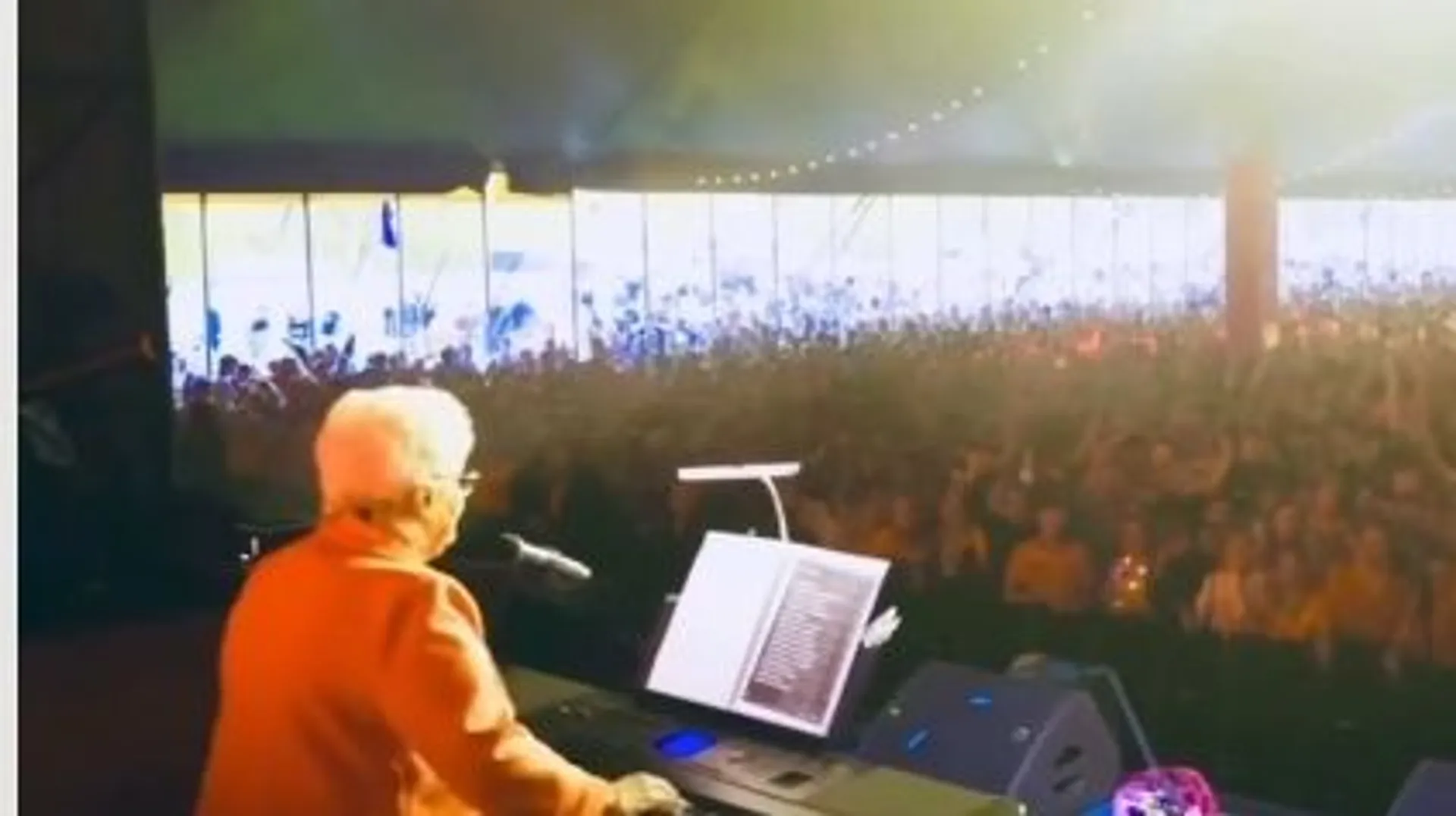 À 76 ans, cette claviériste fait sensation avec sa reprise du titre ...