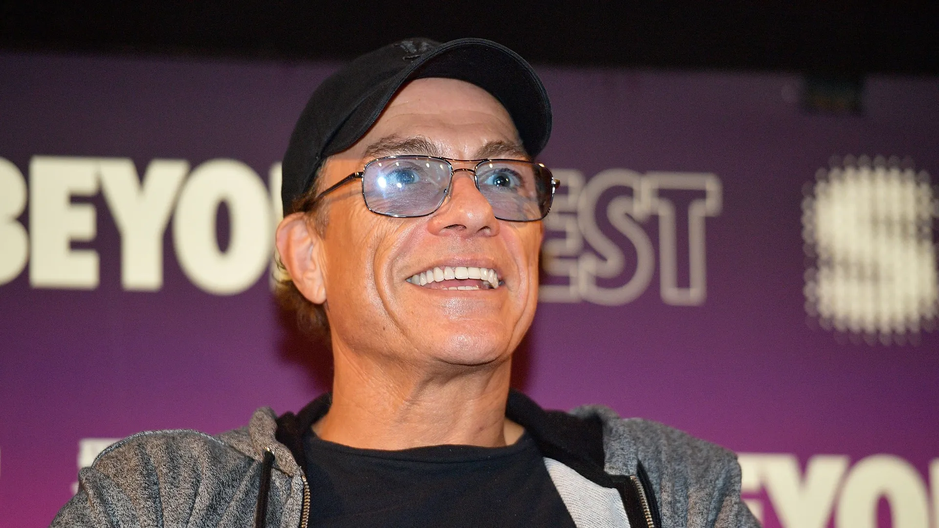 L'acteur Jean-Claude Van Damme a rencontré ses fans à Anderlecht - RTBF ...