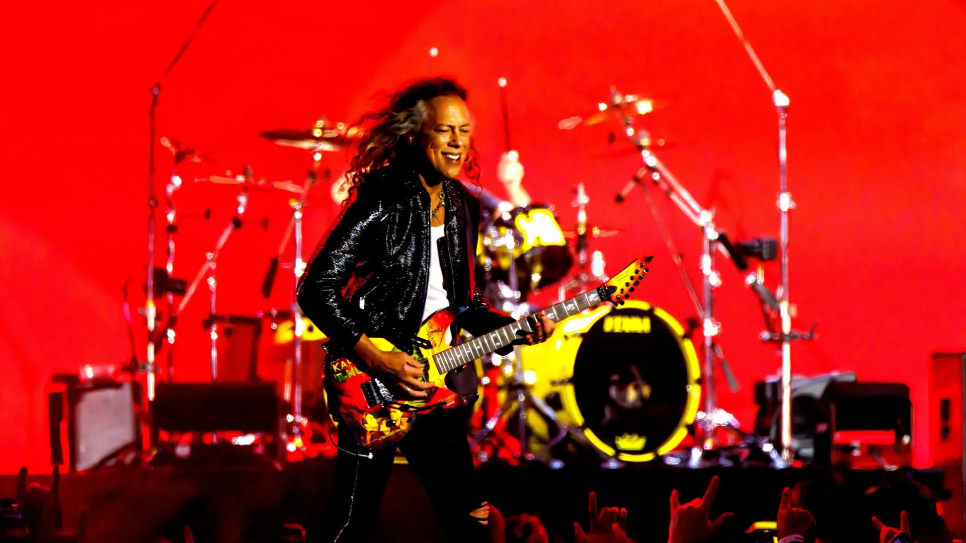 Kirk Hammett de Metallica chute sur scène après une polémique autour d ...