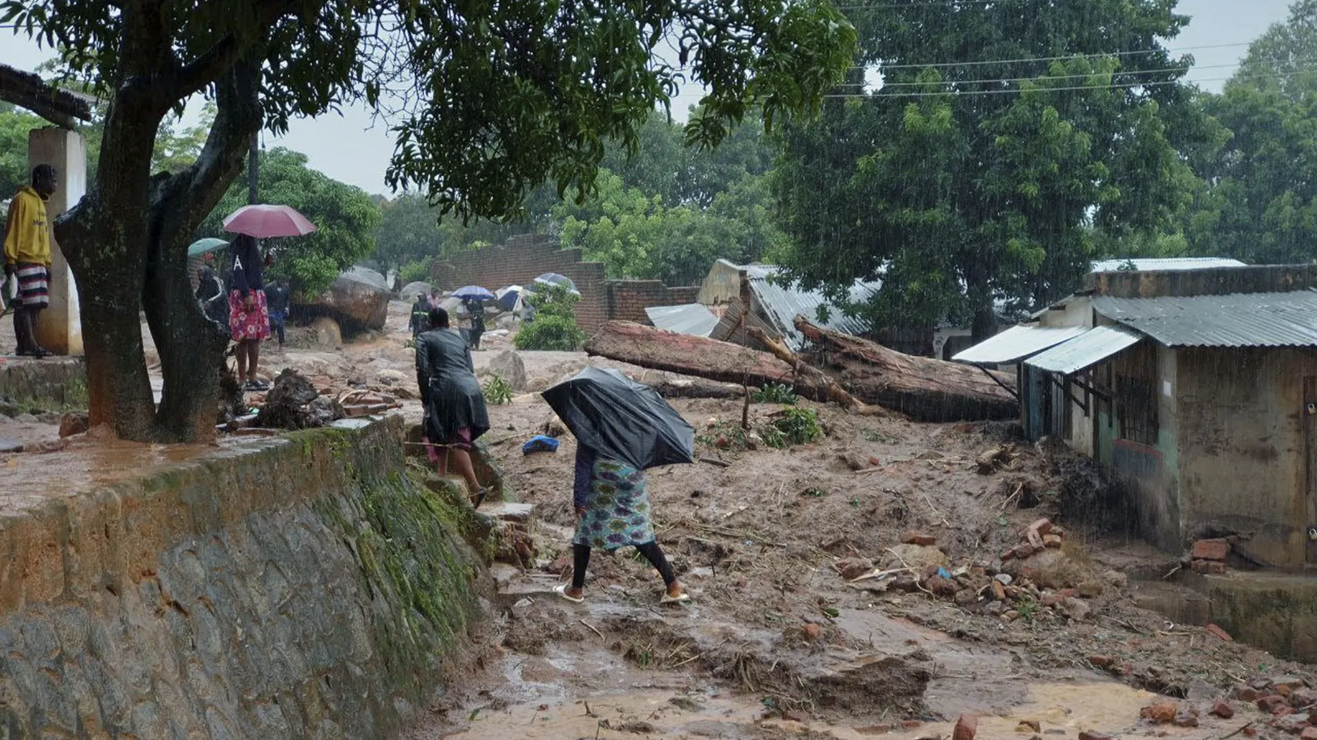 Le cyclone Freddy se rapproche de nouveau du Mozambique - RTBF Actus