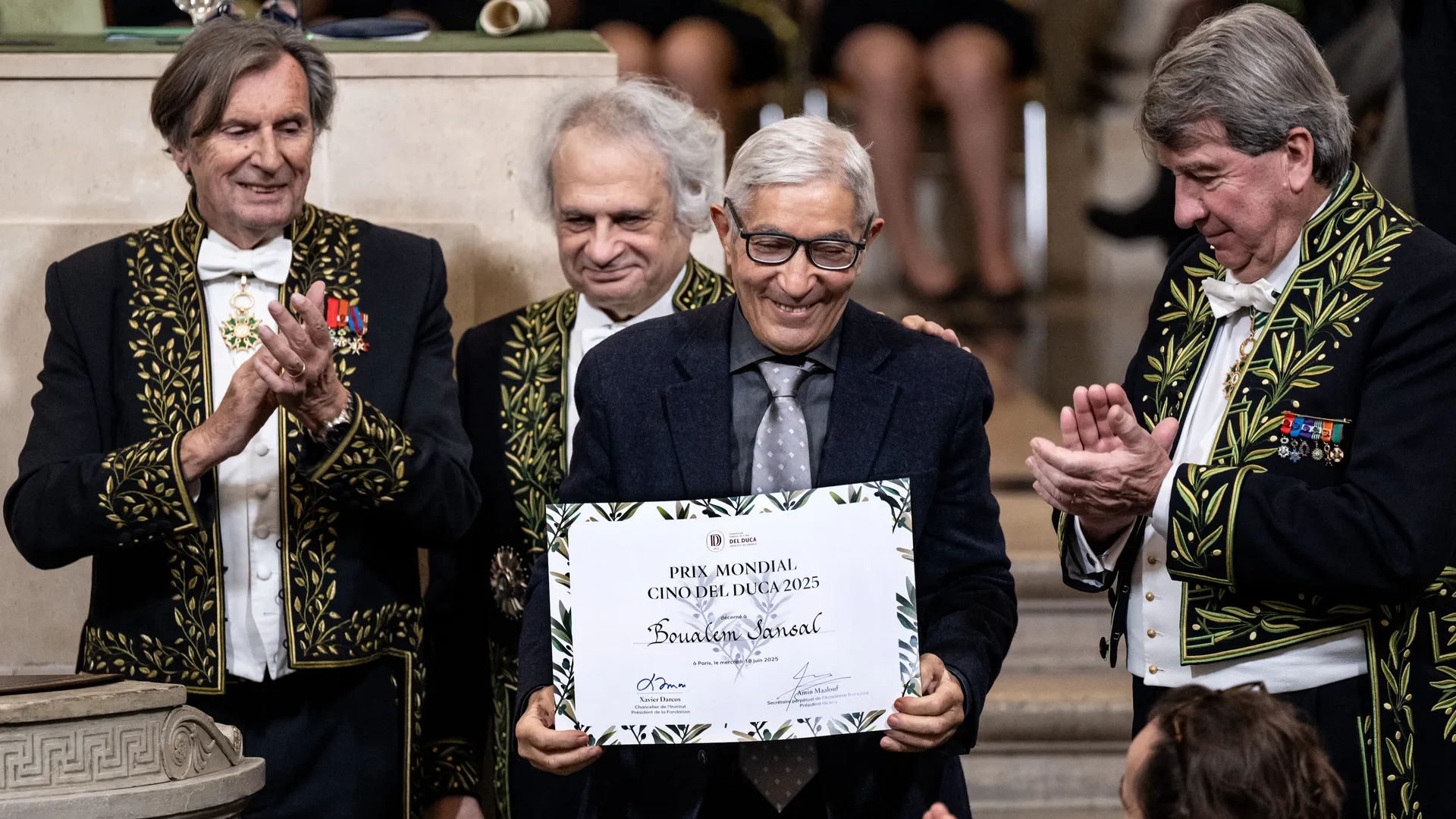 Le prix Goncourt 2025 récompense Laurent Mauvignier, le prix Renaudot ...