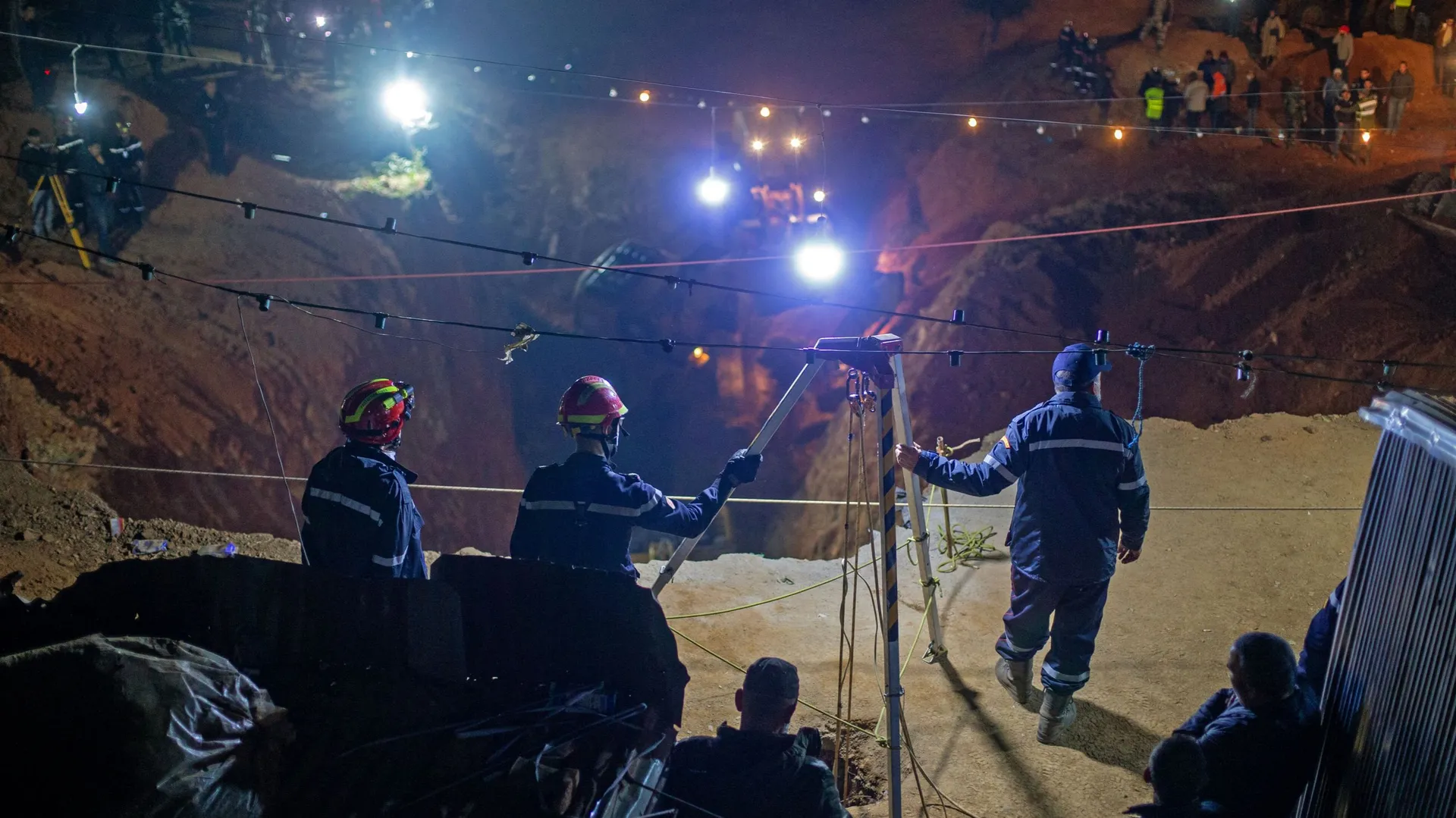 Maroc : course contre la montre pour sauver le petit Rayan au fond d’un ...