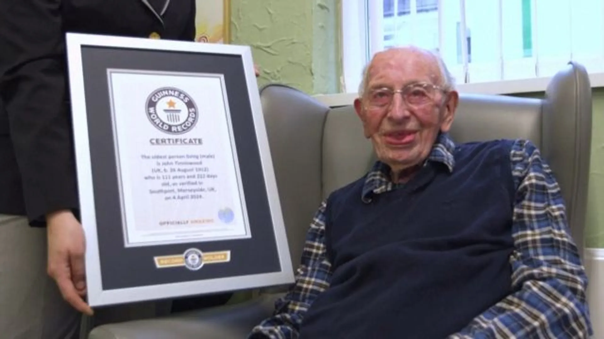 'Une chance inouïe' : un Britannique de 111 ans est désormais l’homme ...