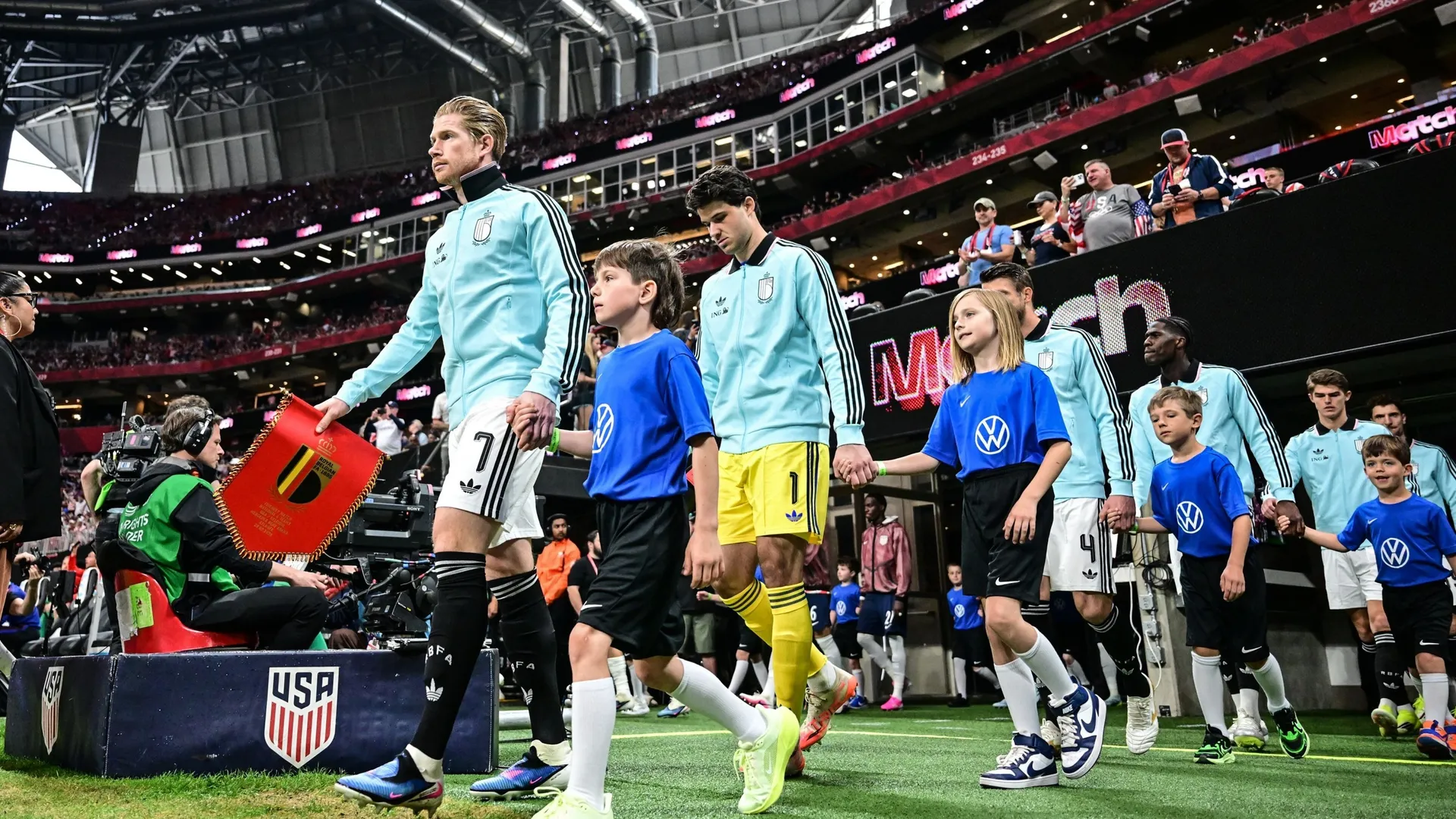Deux mi-temps, deux visages : menés, les Diables Rouges corrigent les ...