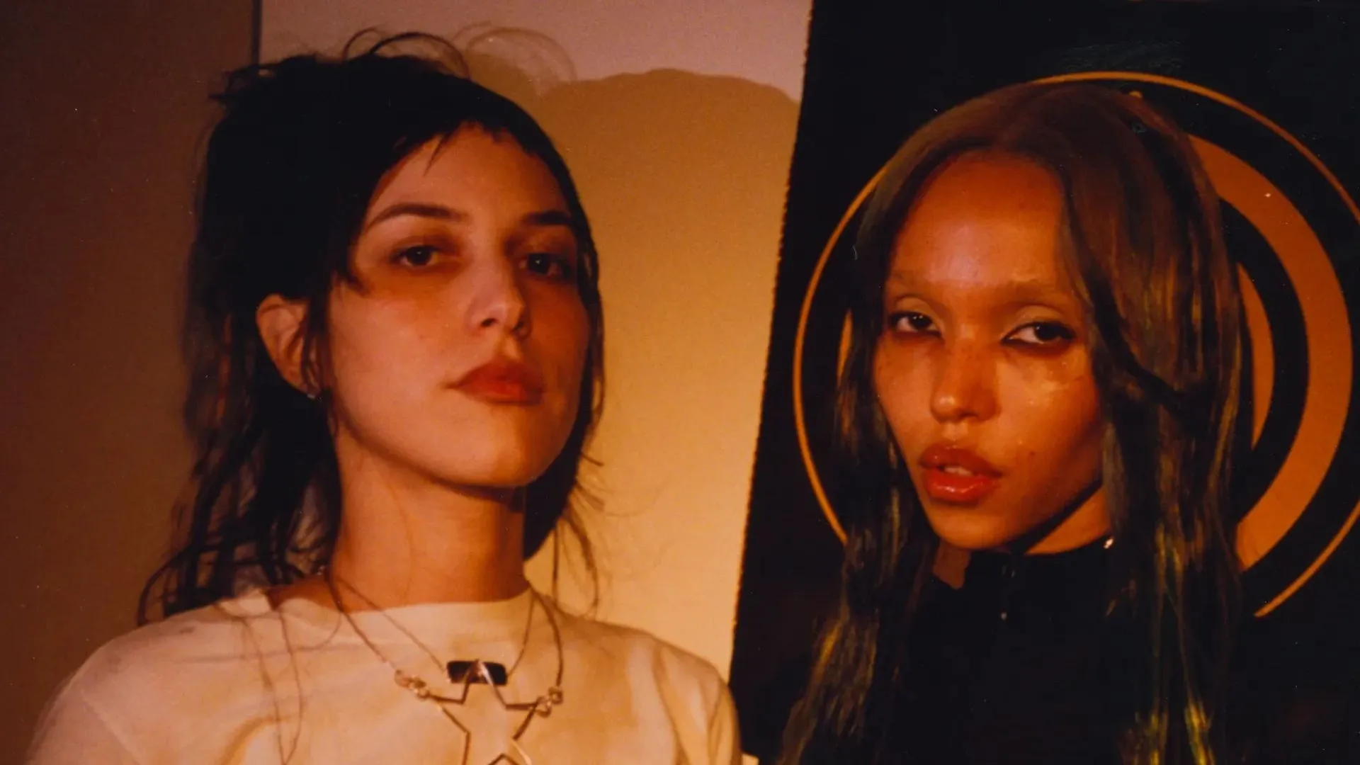 JAM HOT - Oklou s’allie à FKA Twigs sur Viscus - RTBF Actus