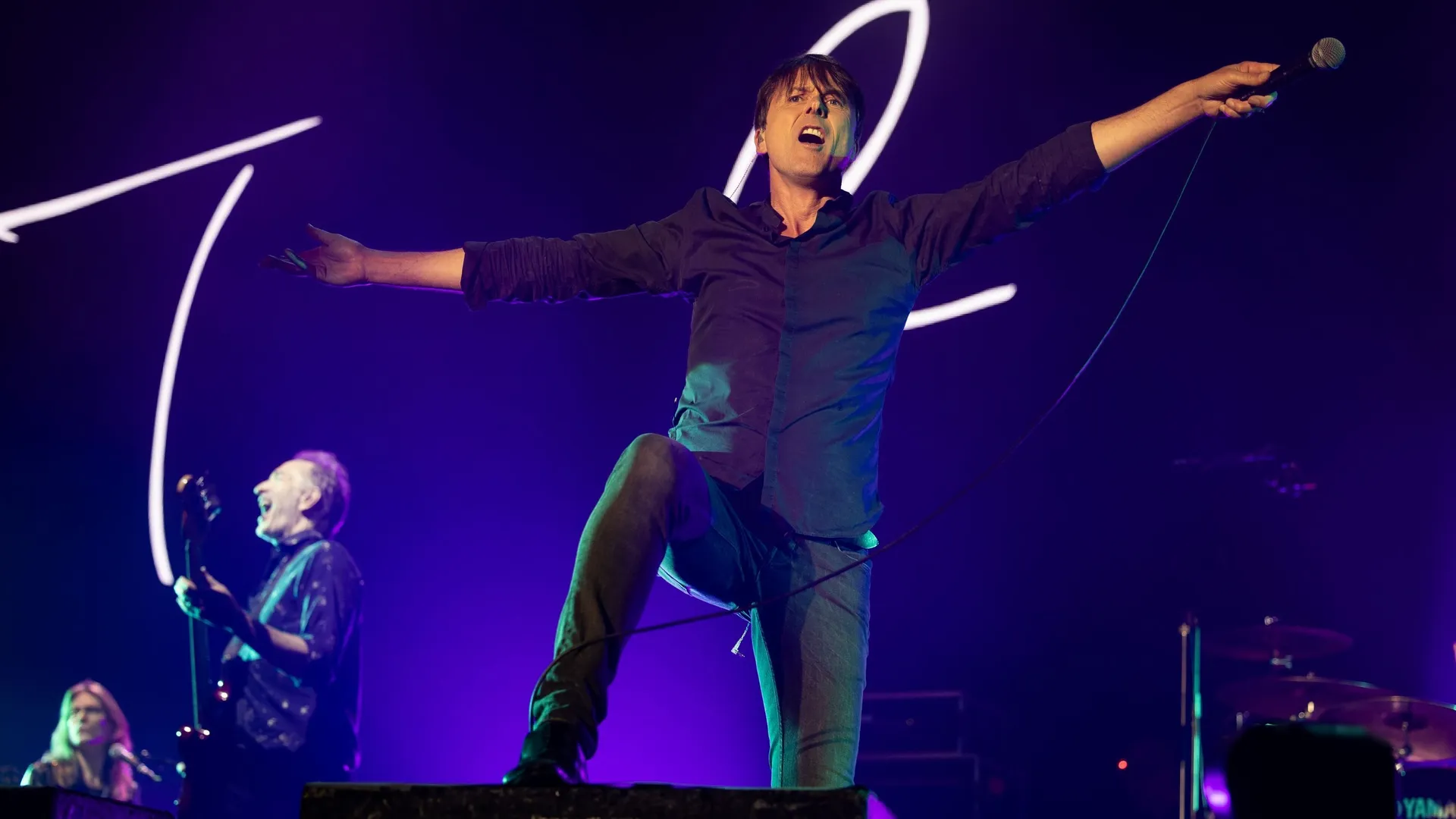 Le groupe Suede dévoile un nouveau titre en live - RTBF Actus
