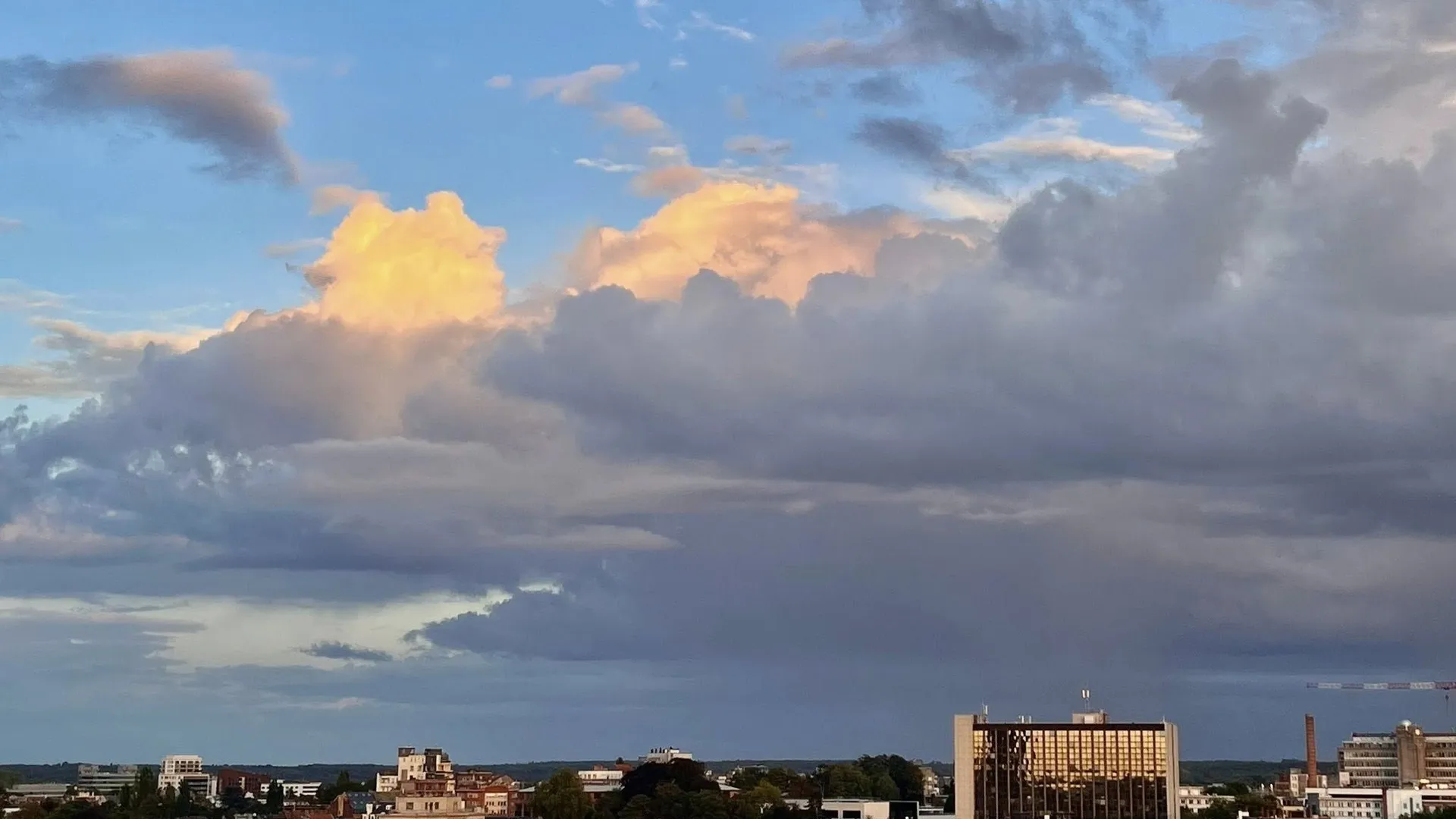 Météo en Belgique : Temps variable mais doux ce vendredi - RTBF Actus