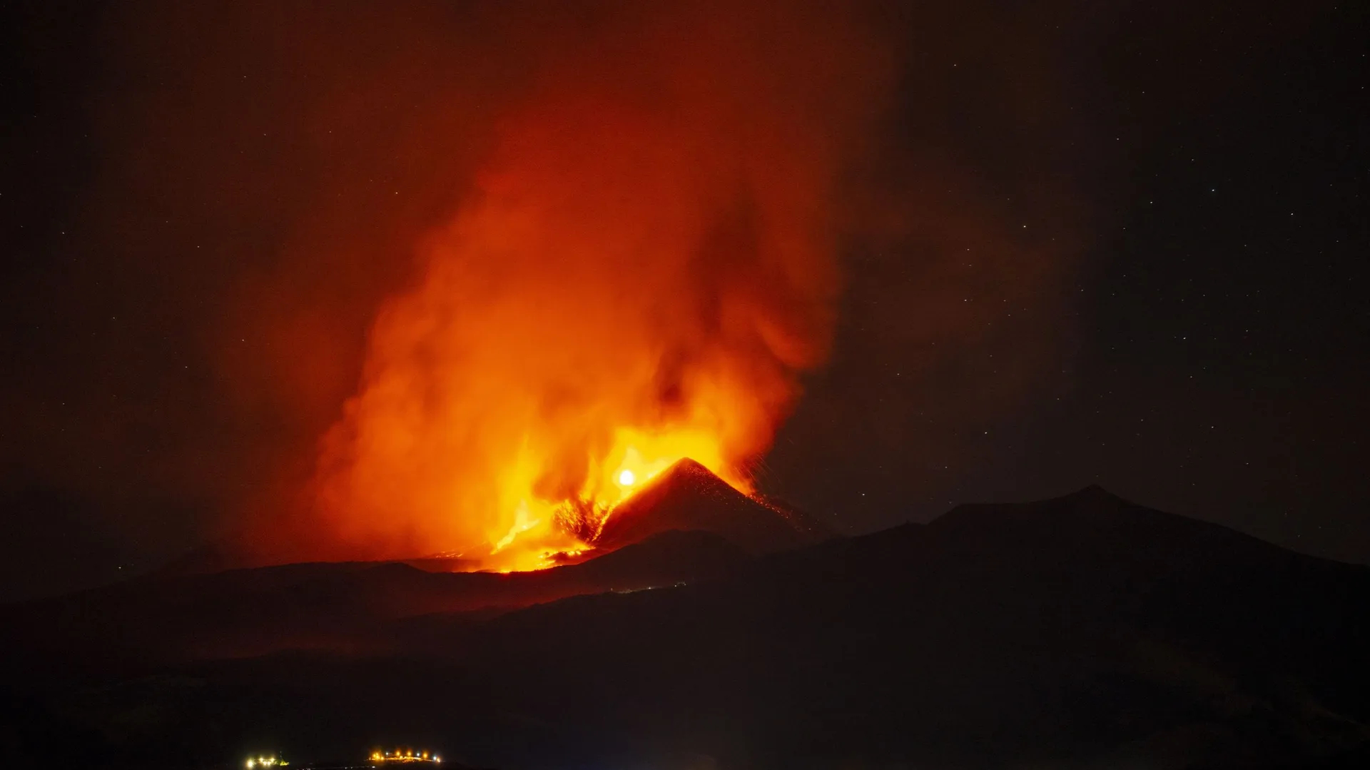 L’Etna en éruption : trois questions à une volcanologue sur le plus ...