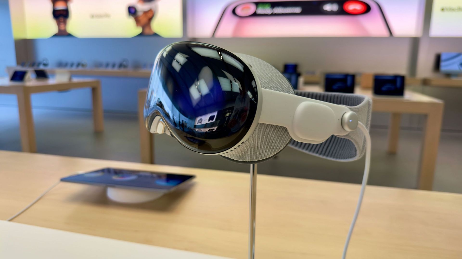 Apple préparerait deux nouvelles versions du Vision Pro, dont un modèle ...