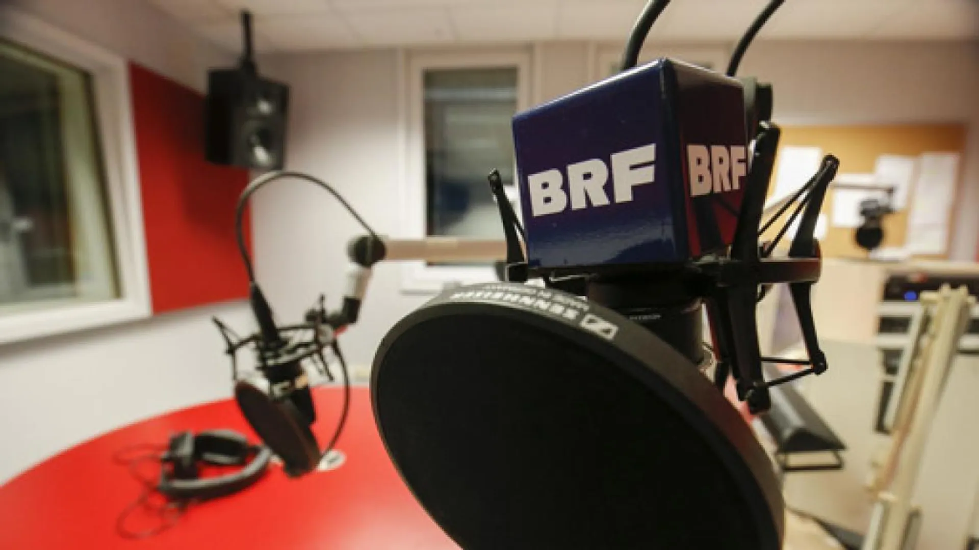 L’animateur Louis Bozon, pilier de France Inter et voix du 'Jeu des mille francs', est décédé à ...