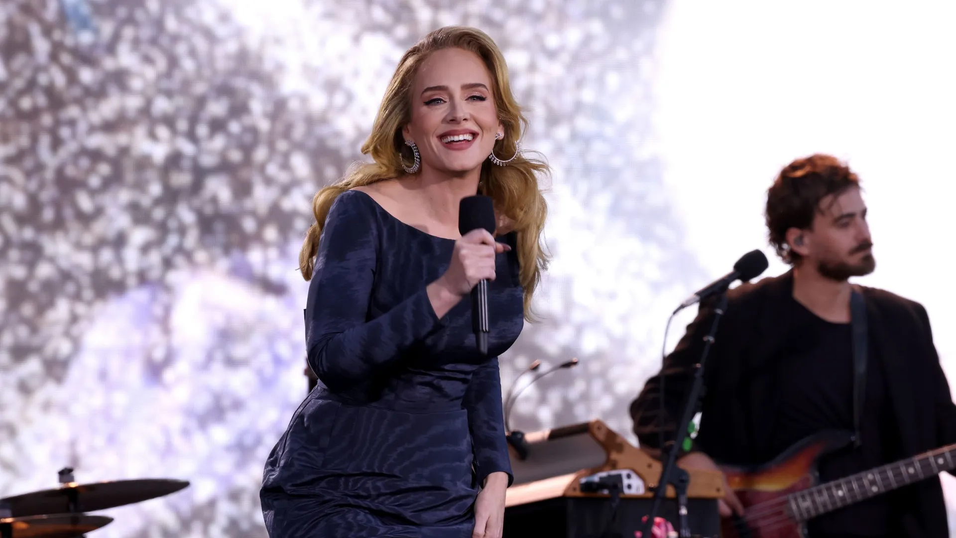 Aimée par Adele et Charlie Puth, Sabrina Carpenter est LE nouveau ...