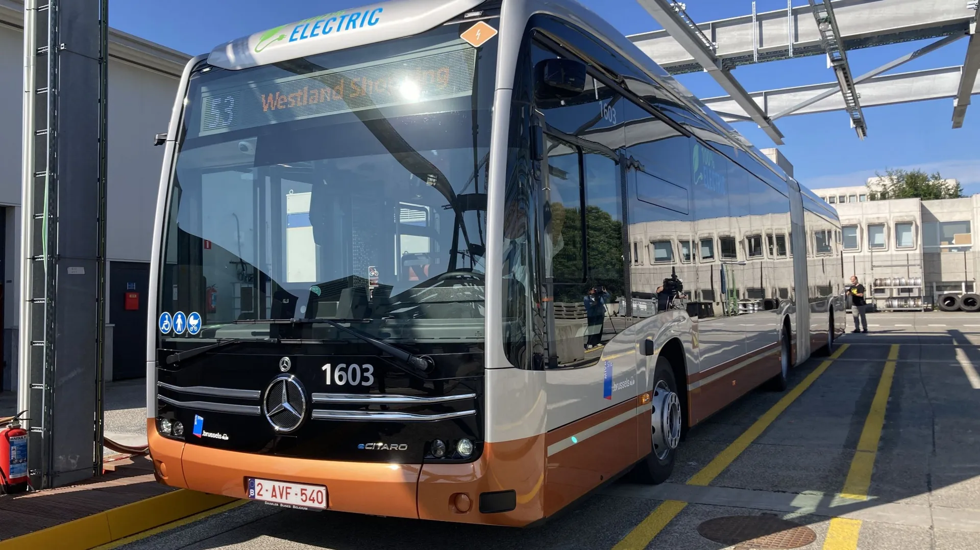 De nouveaux bus électriques à Bruxelles - RTBF Actus