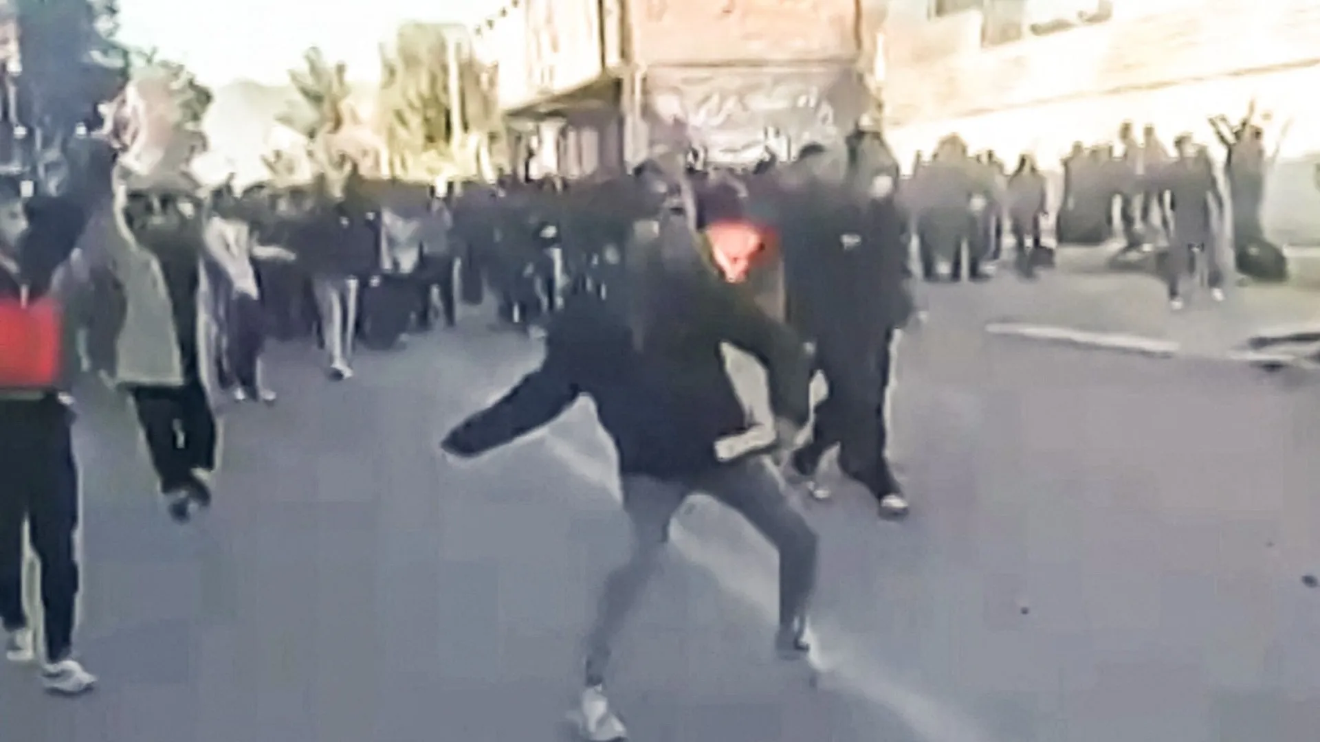 'Mort au dictateur' : l’Iran secoué par une nuit de manifestations ...